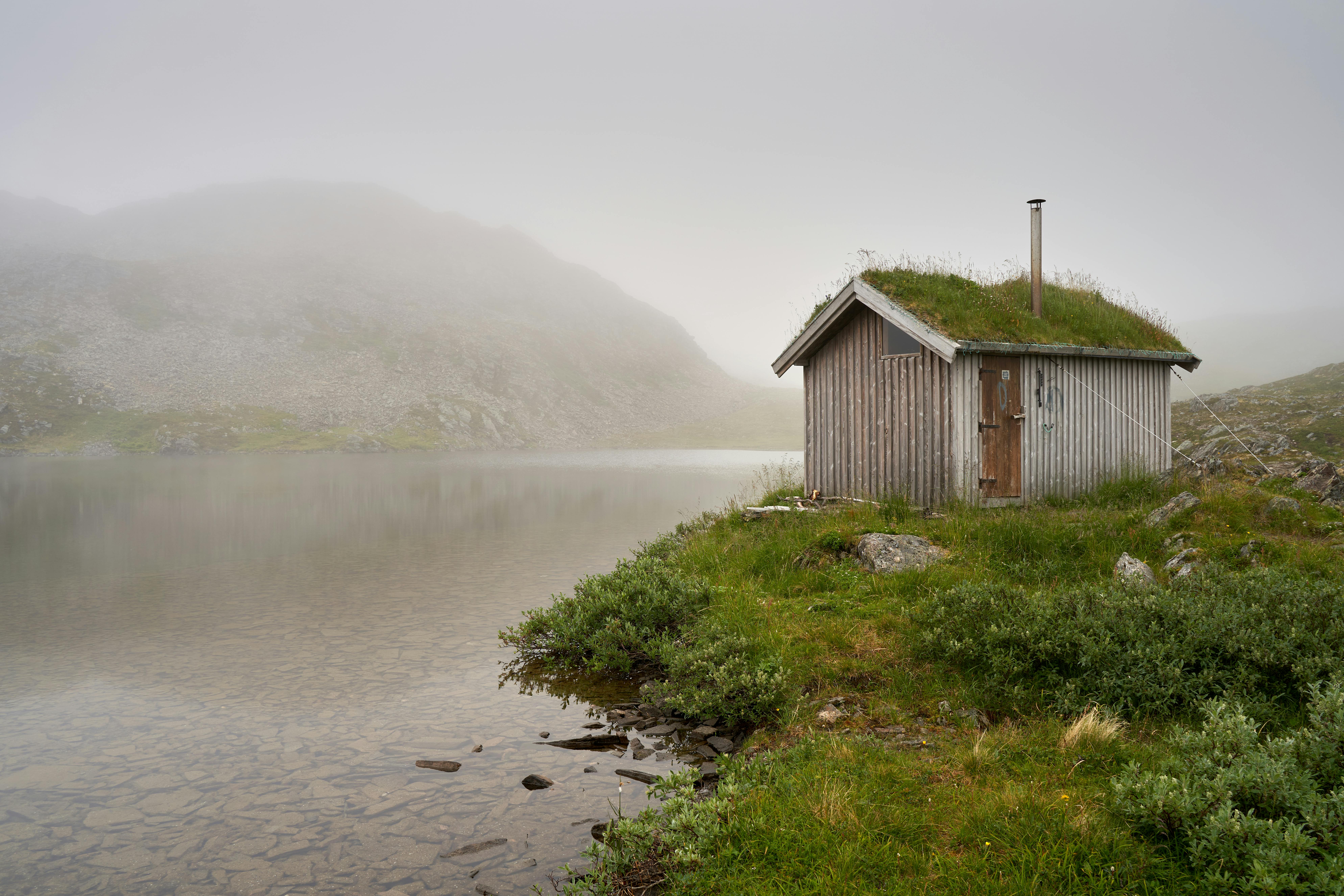 Abandoned Shack on a Lakeside · Free Stock Photo