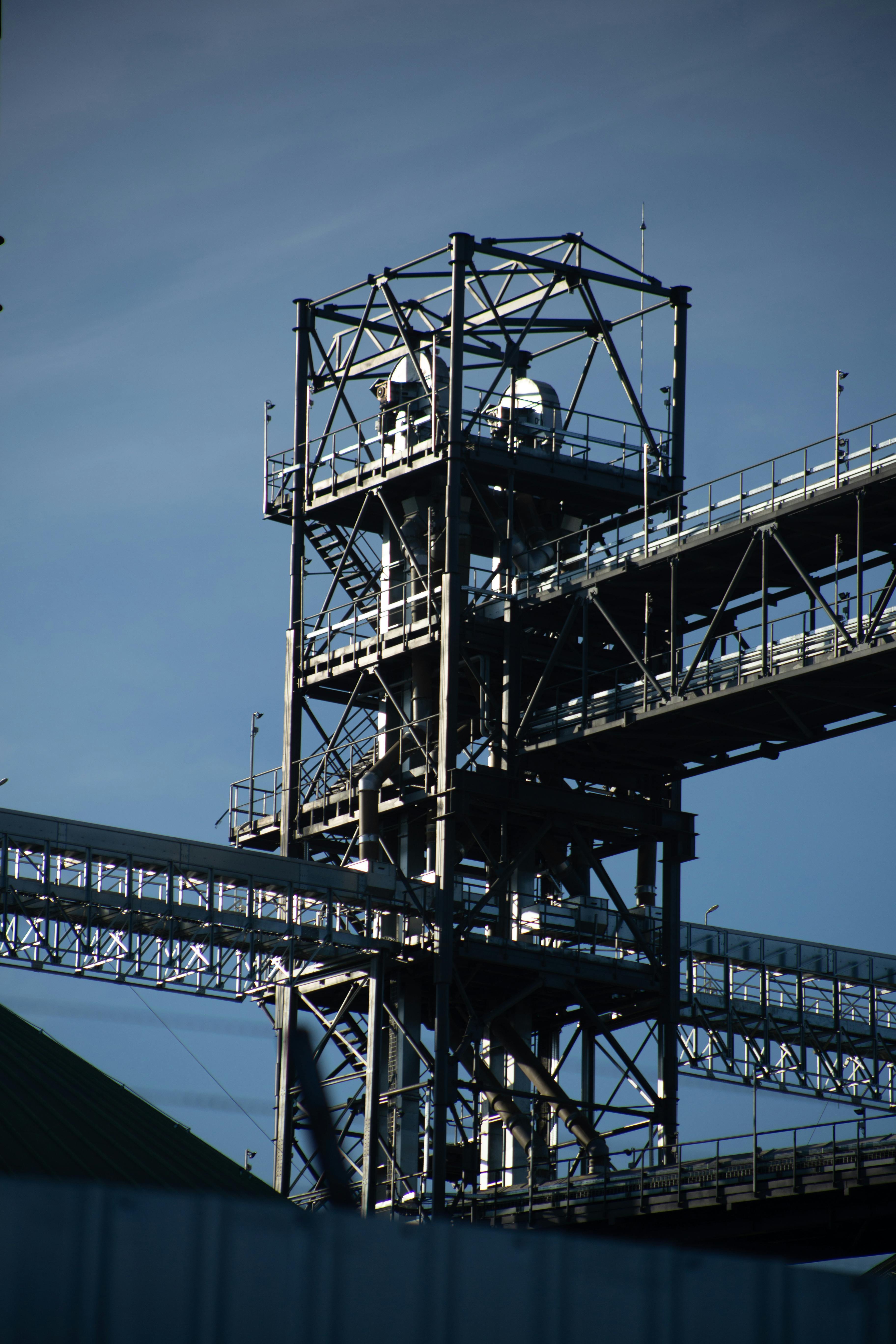 Steel Broadcasting Tower · Free Stock Photo
