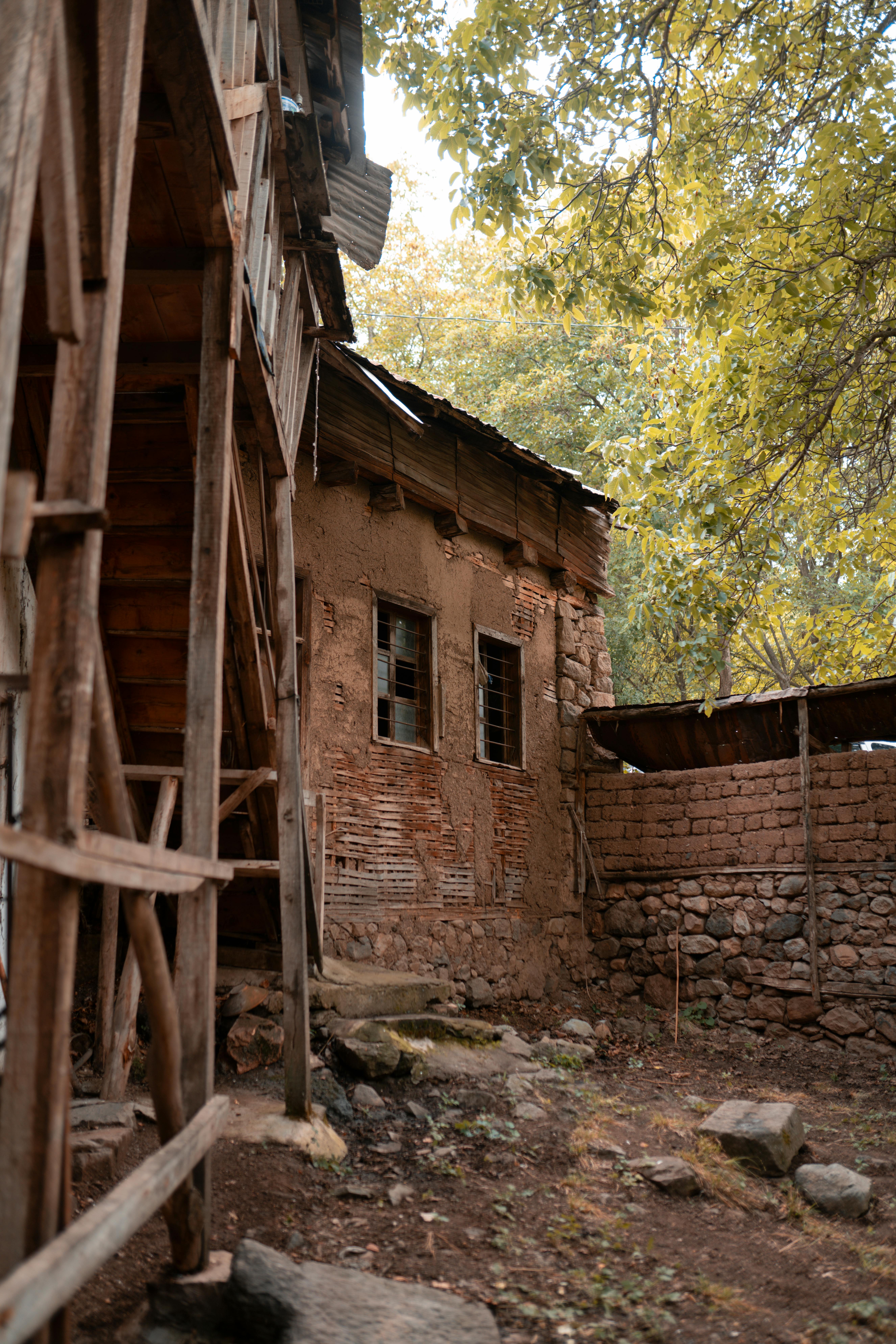 Abandoned Decaying House · Free Stock Photo
