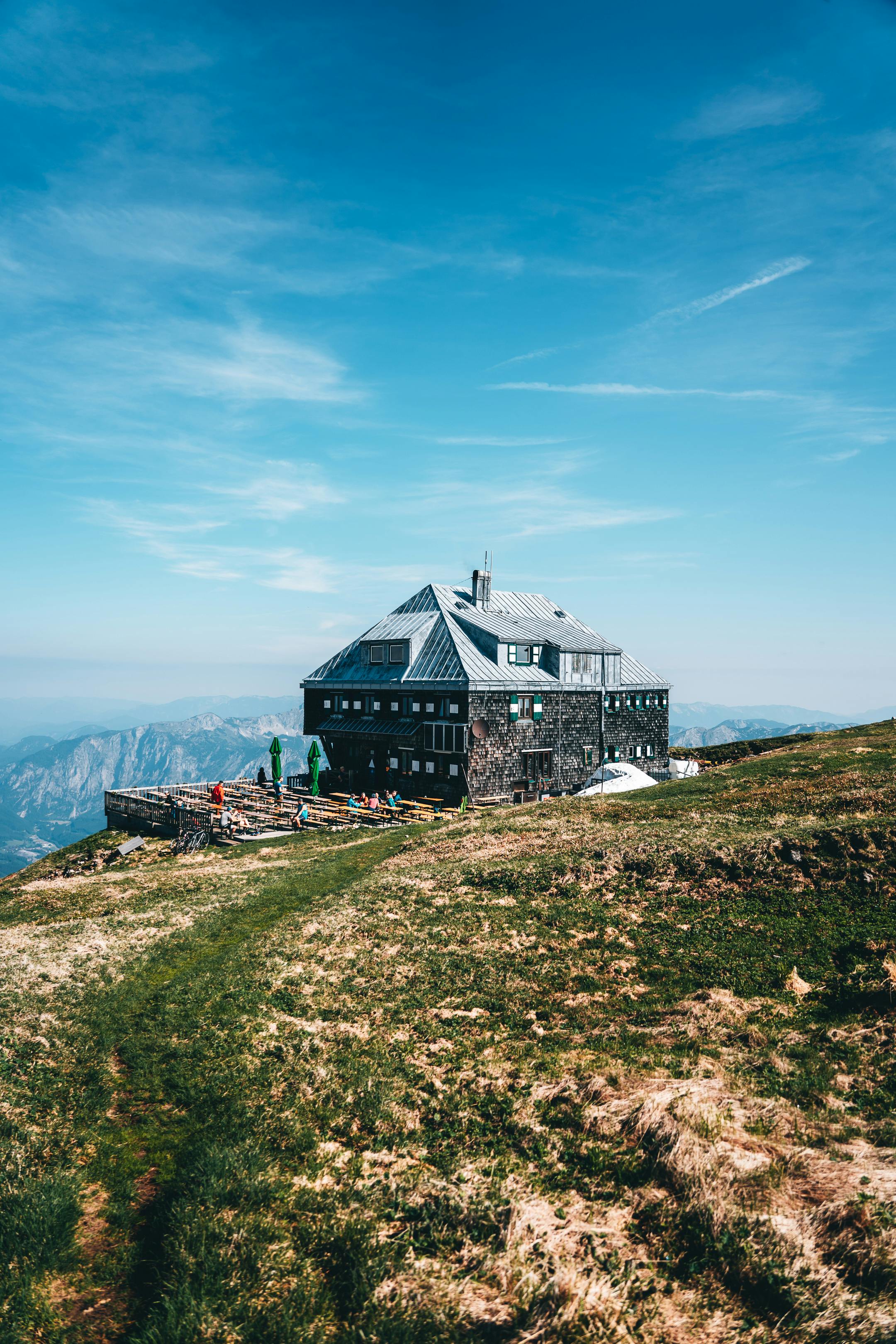 Building on the Top of the Mountain · Free Stock Photo