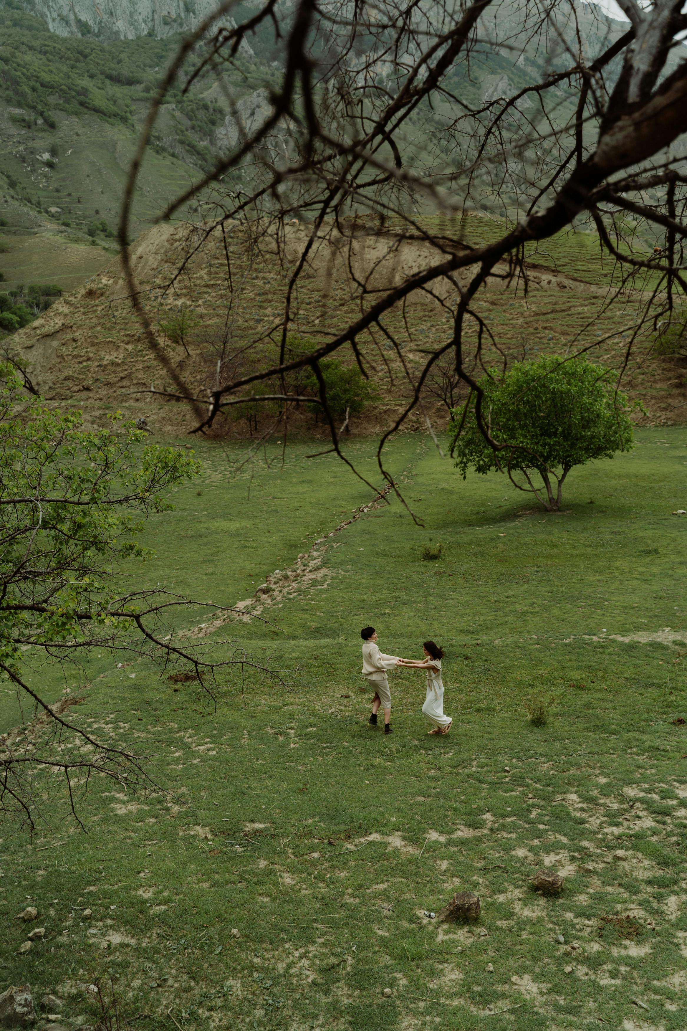 Friends Exploring Photos, Download The BEST Free Friends Exploring ...