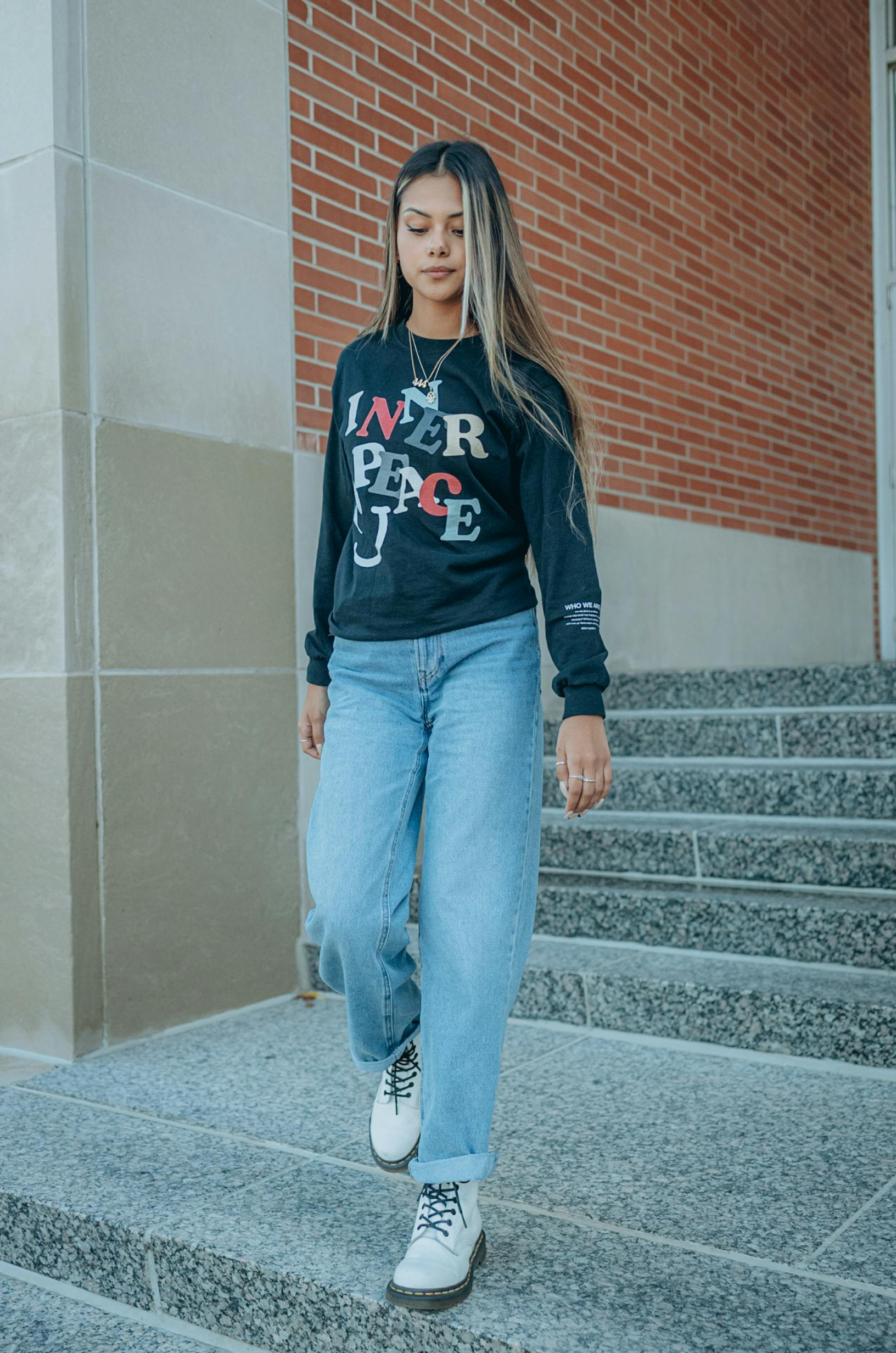 Woman Wearing Blue Jeans · Free Stock Photo