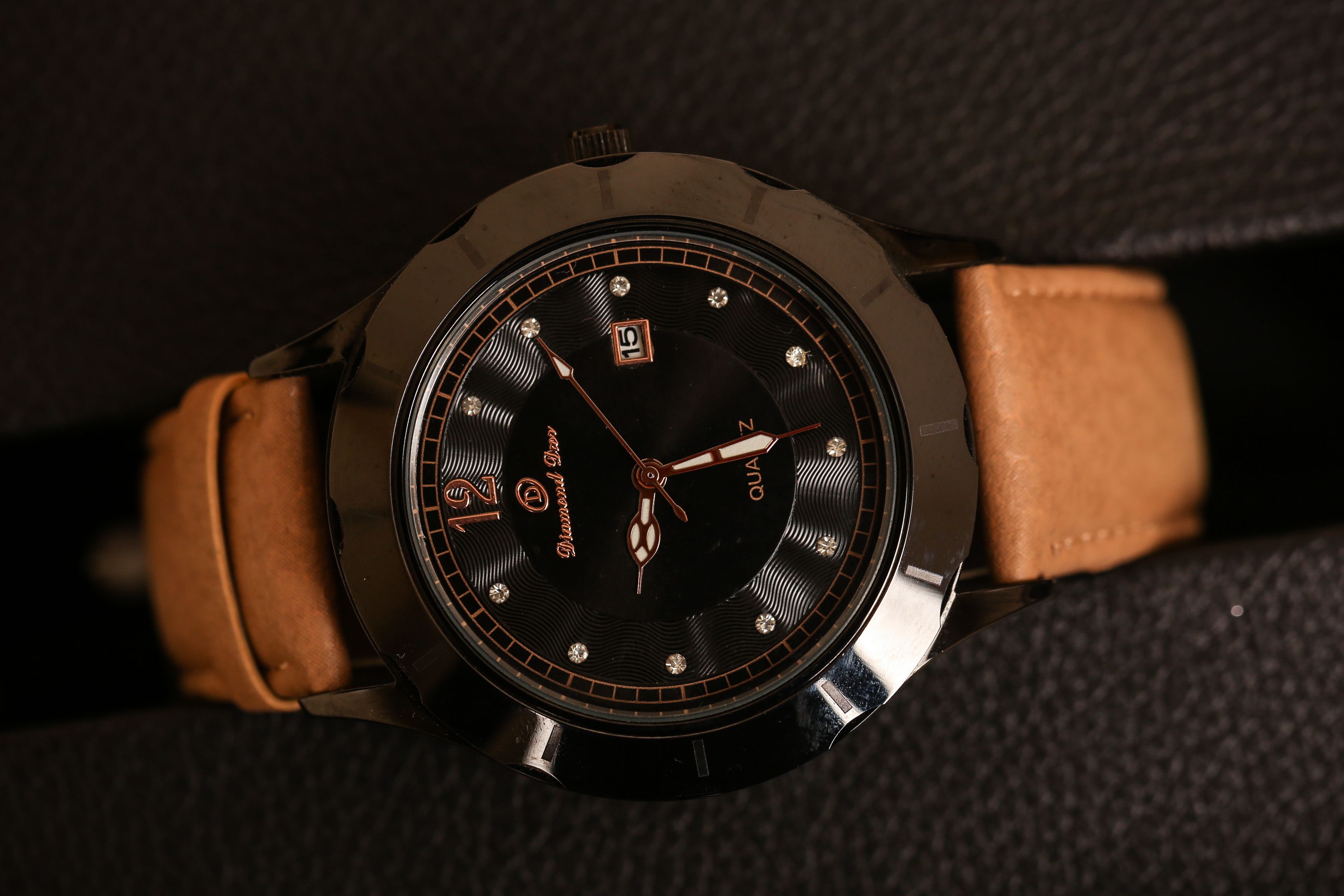 Analog Wristwatch in Close-up Shot · Free Stock Photo