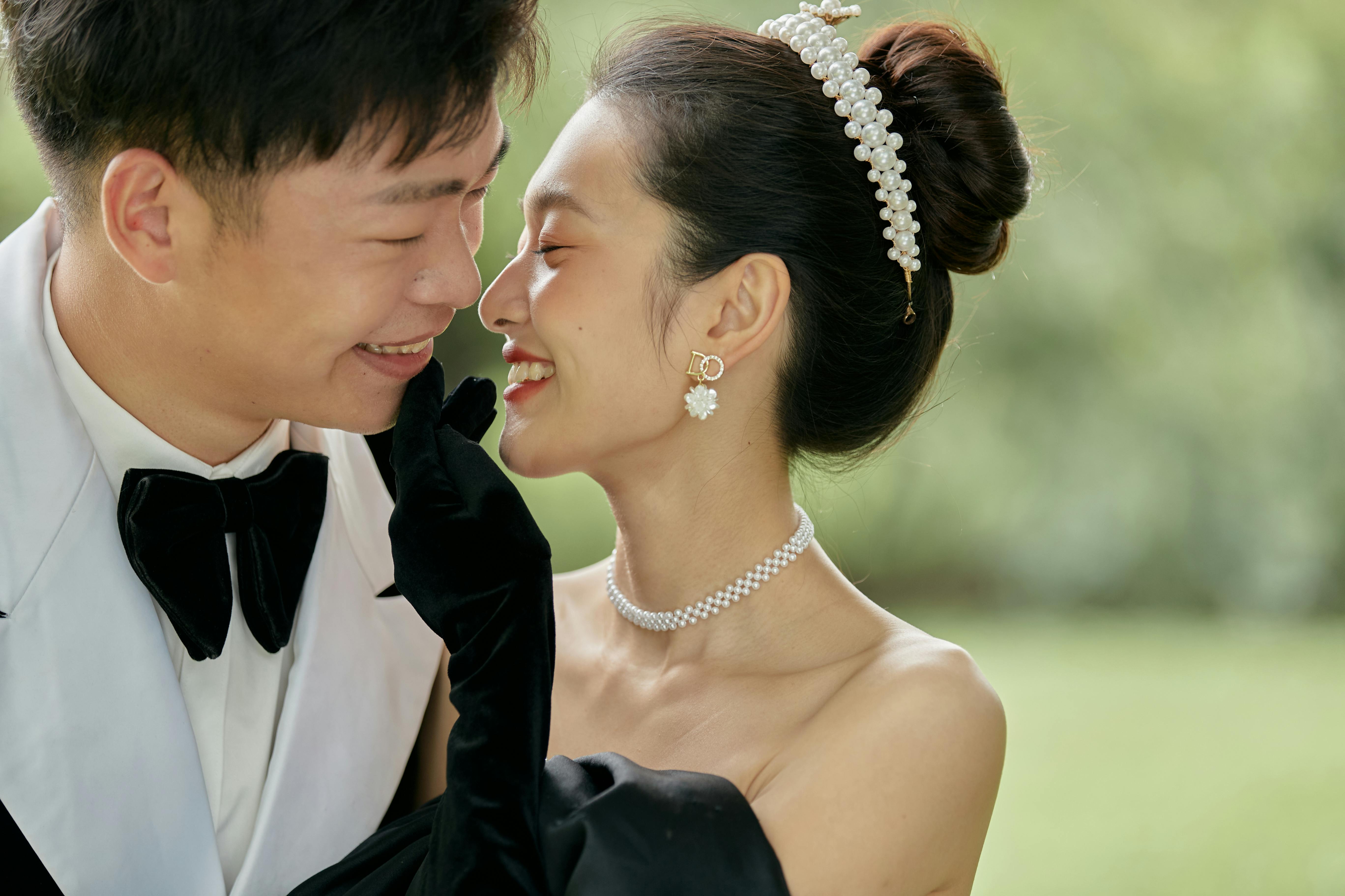 Kissing Shoulder Photos, Download The BEST Free Kissing Shoulder Stock ...