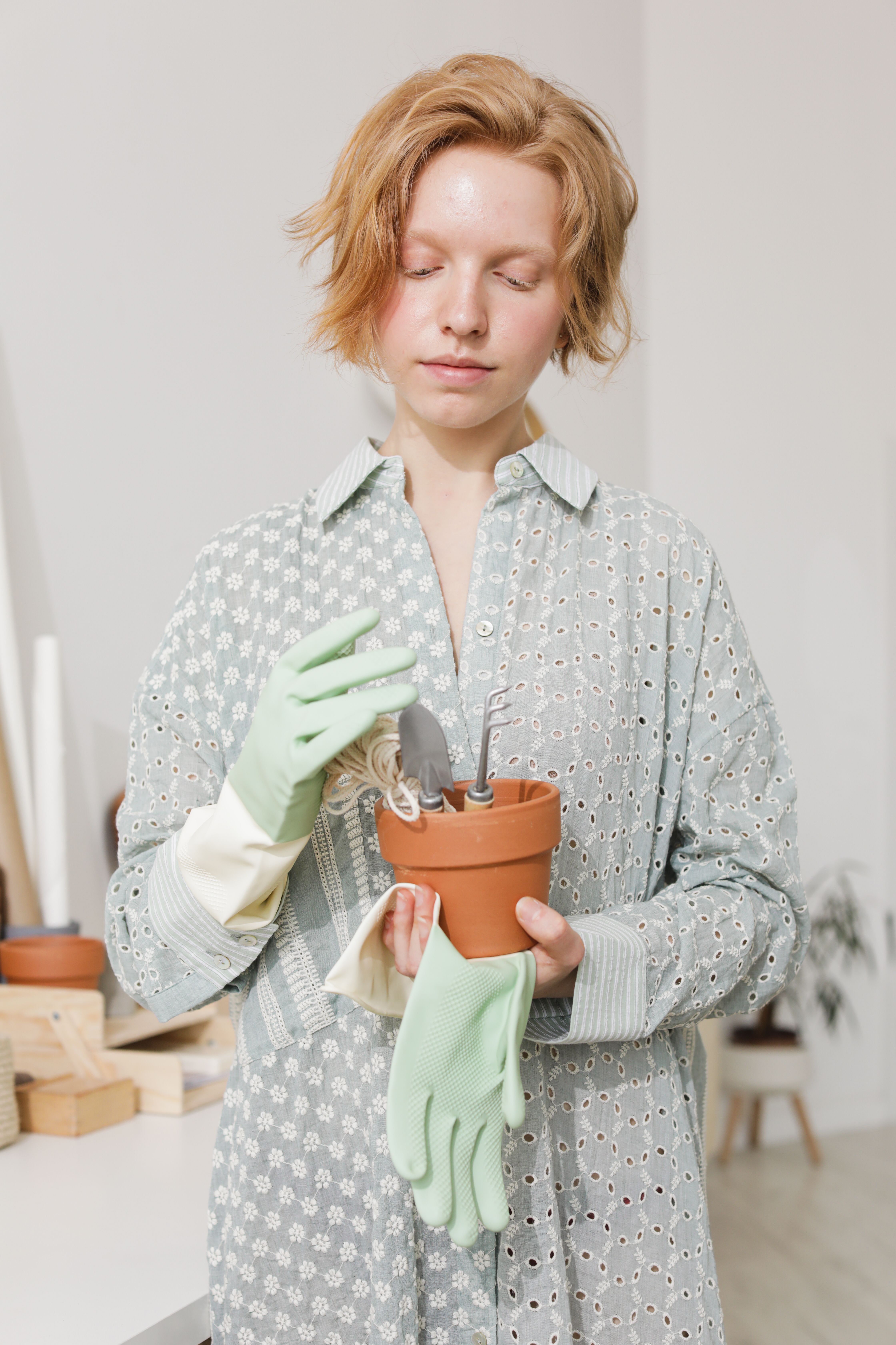 Woman holding a Pot · Free Stock Photo