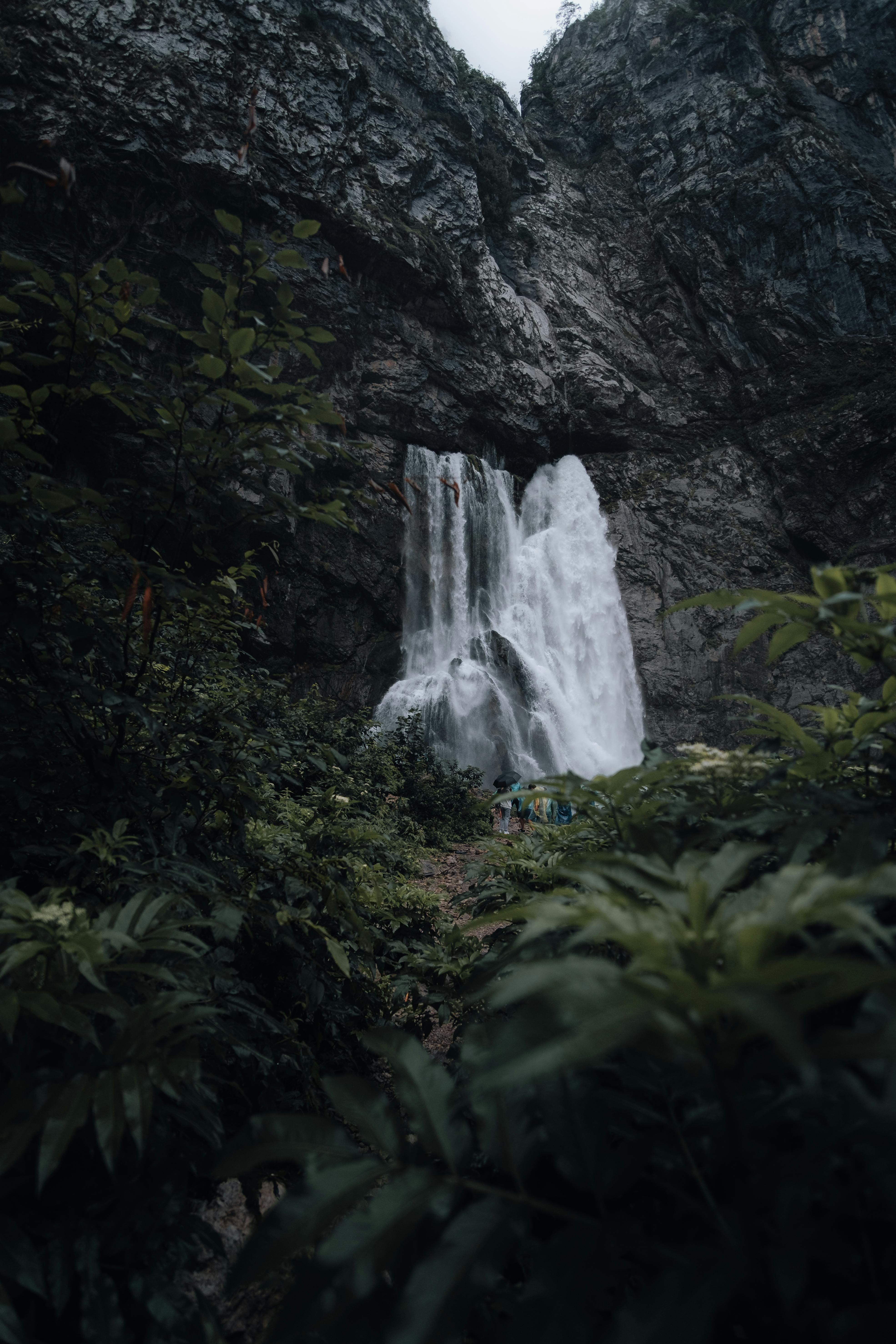 Waterfalls on Dark Rock Mountain · Free Stock Photo