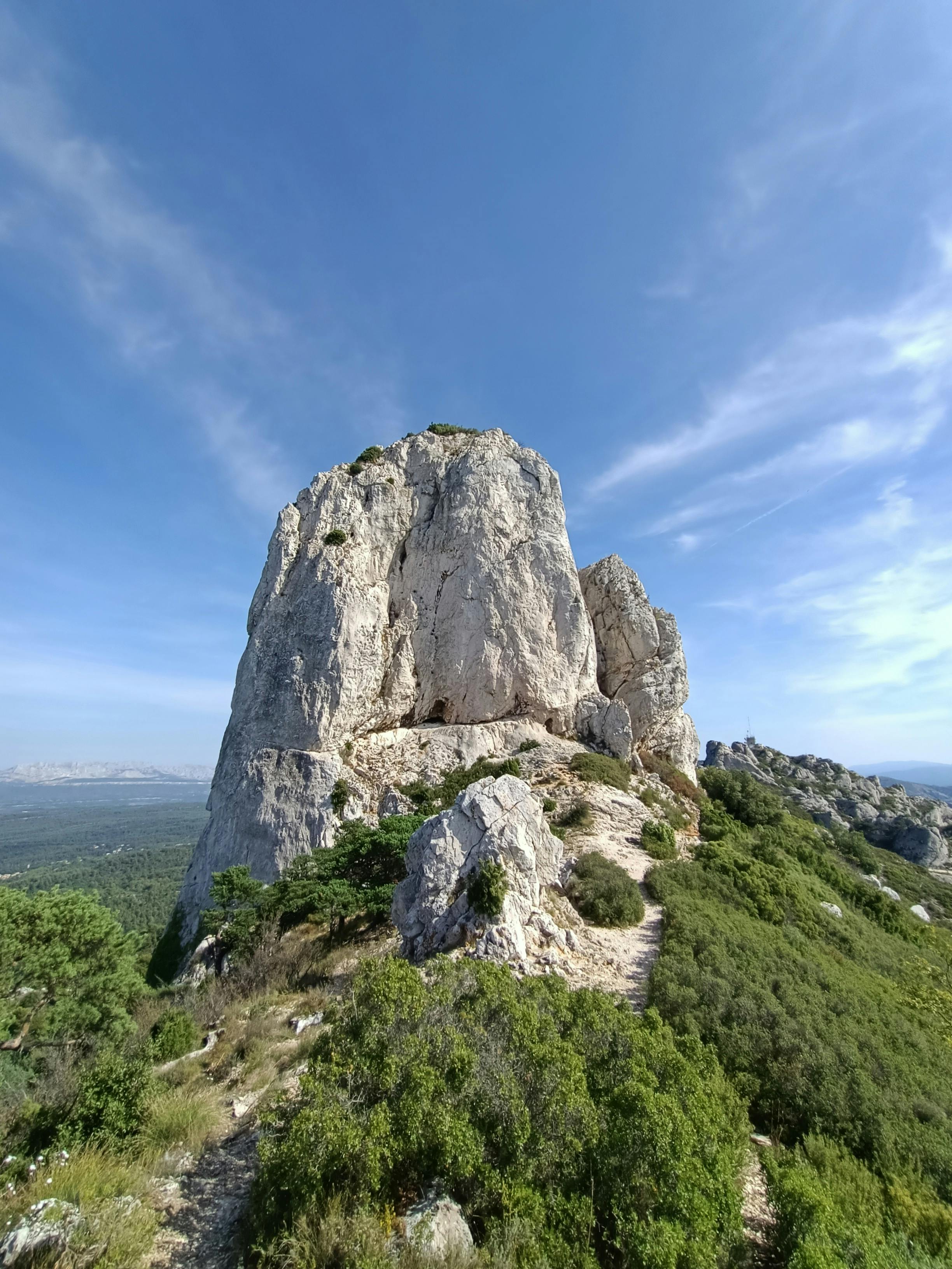 Rocky Mountain Top Under Blue sky · Free Stock Photo