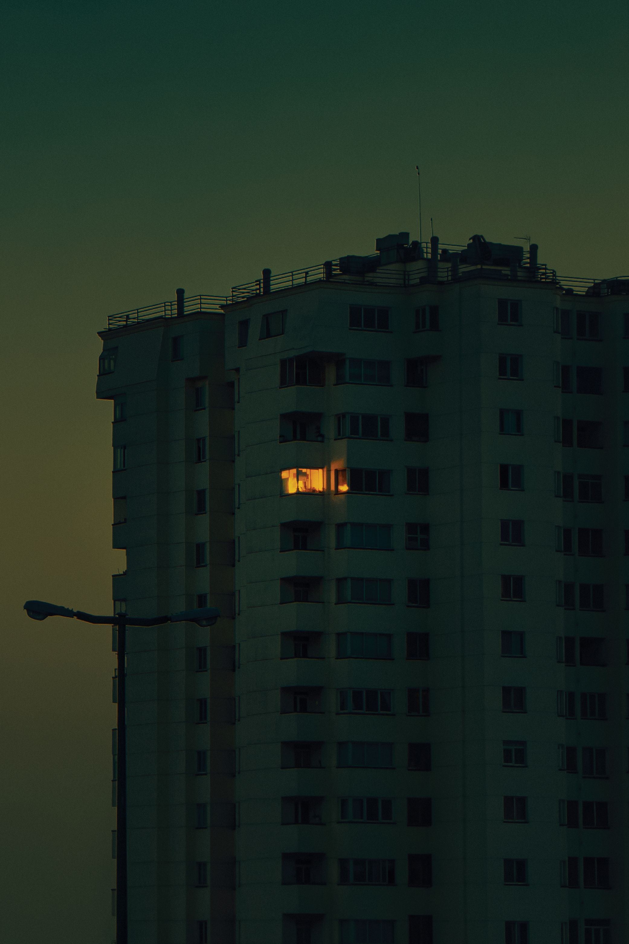 Building During Night Time · Free Stock Photo