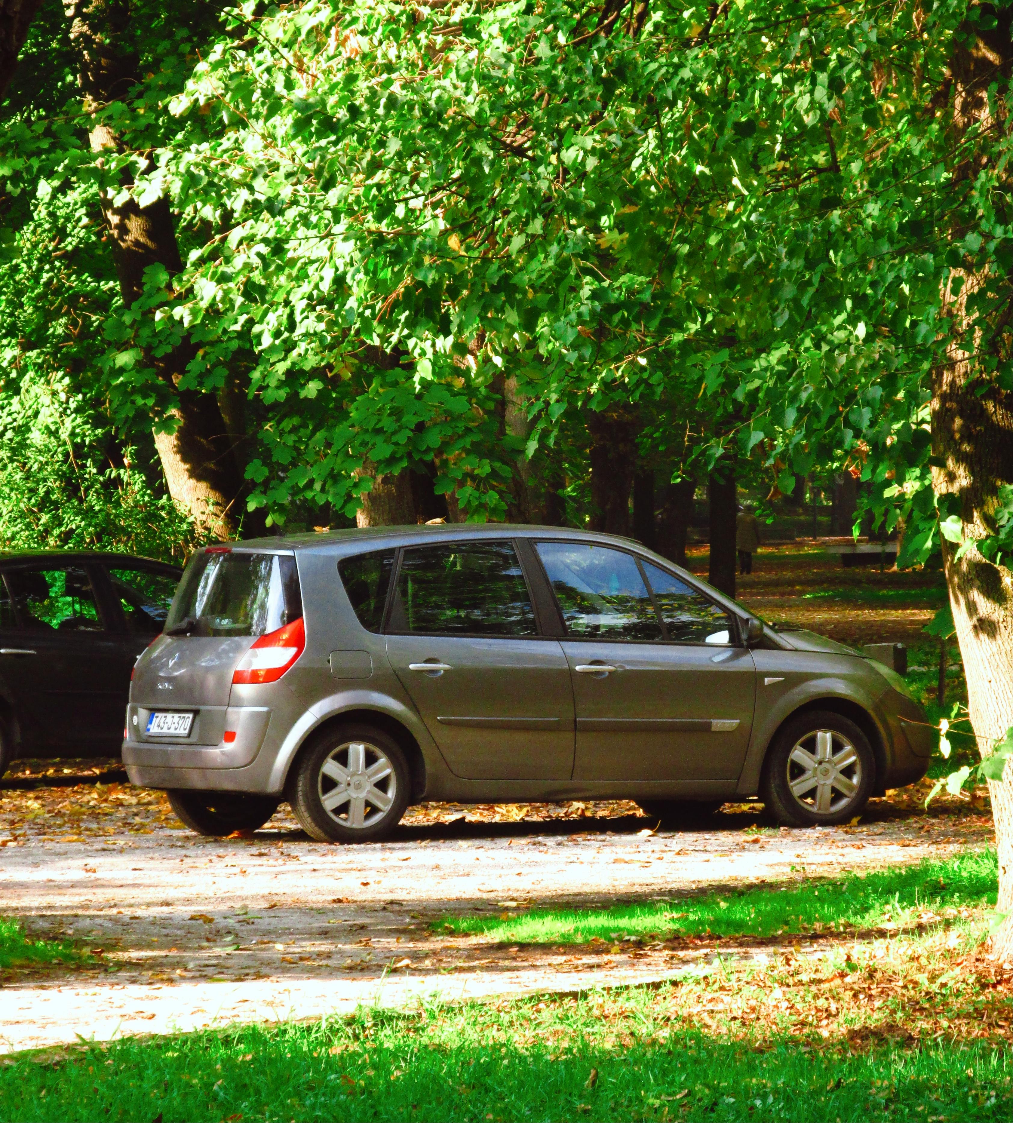 Photo of a Gray Car · Free Stock Photo