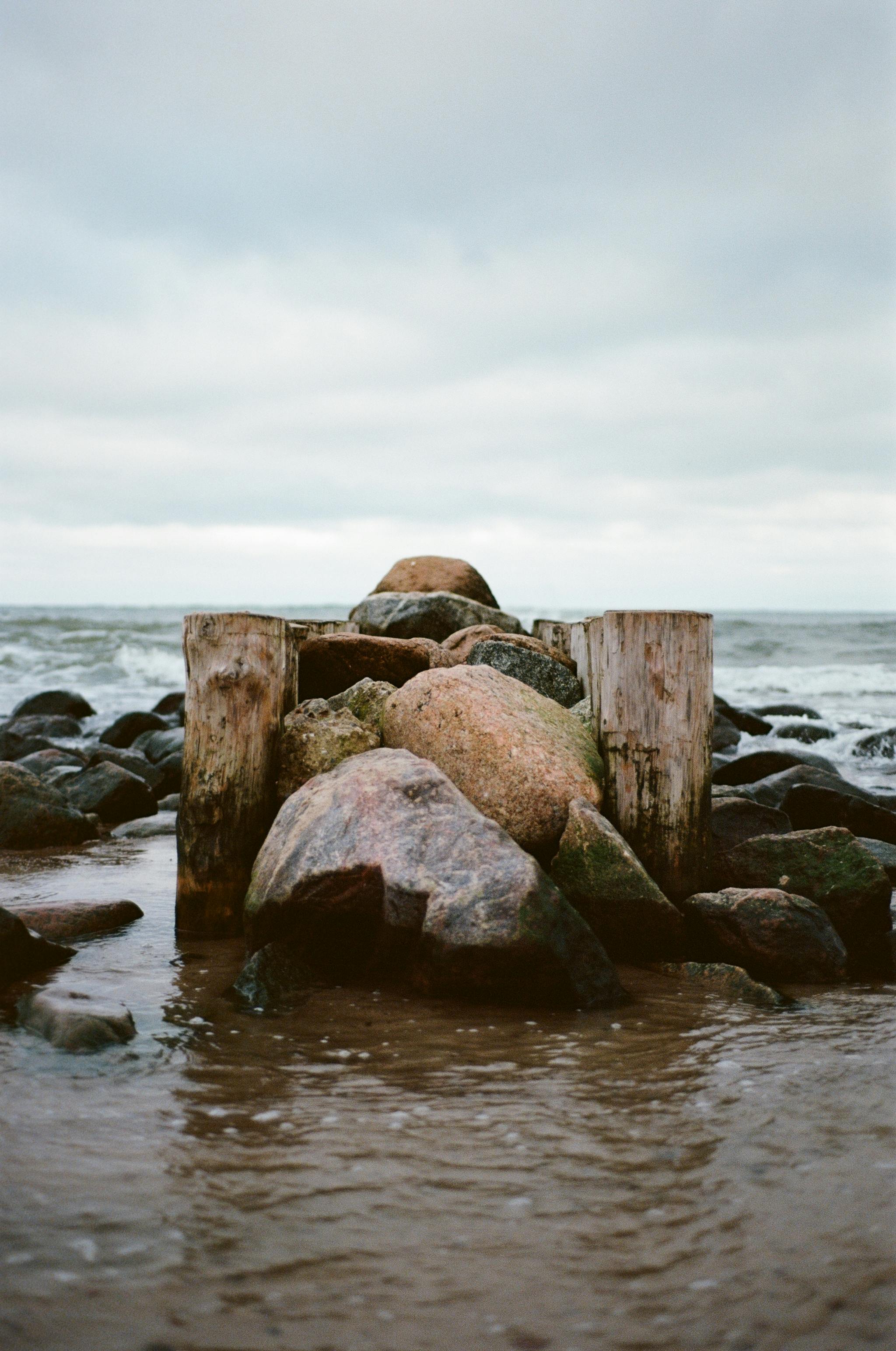 Water at Seashore with Rocks · Free Stock Photo