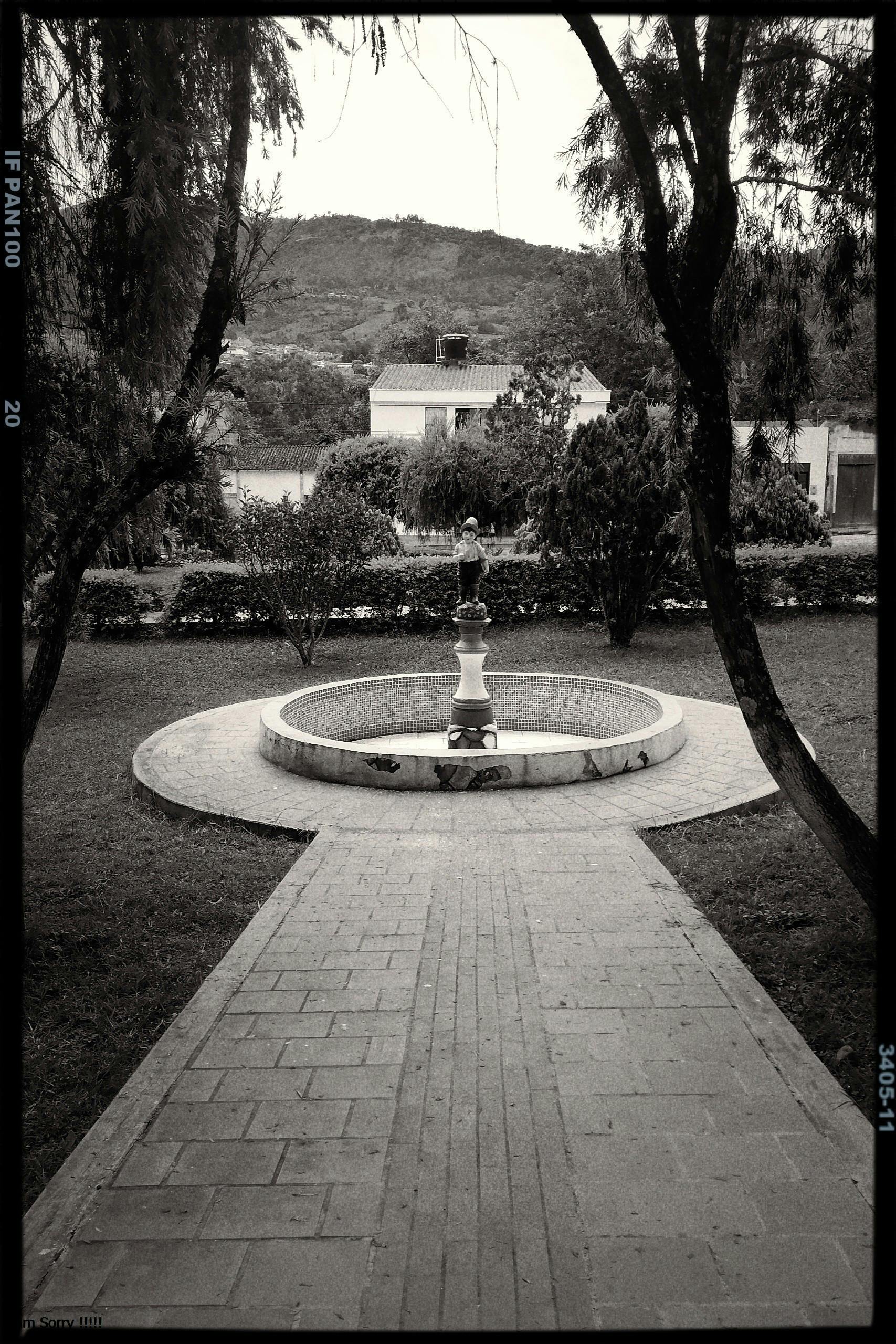 Grayscale Photo of an Empty Fountain · Free Stock Photo