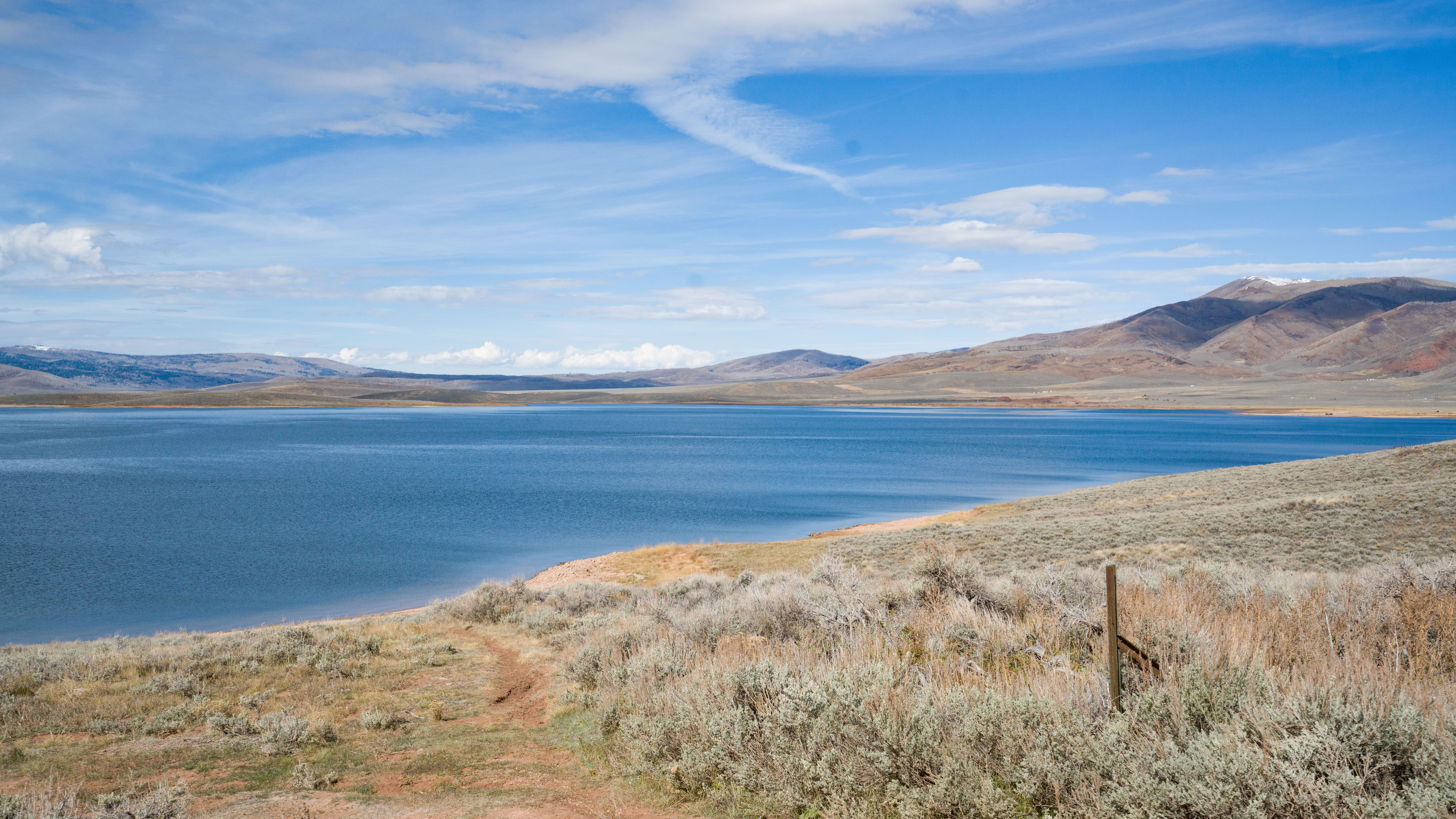 Lake and Hills · Free Stock Photo