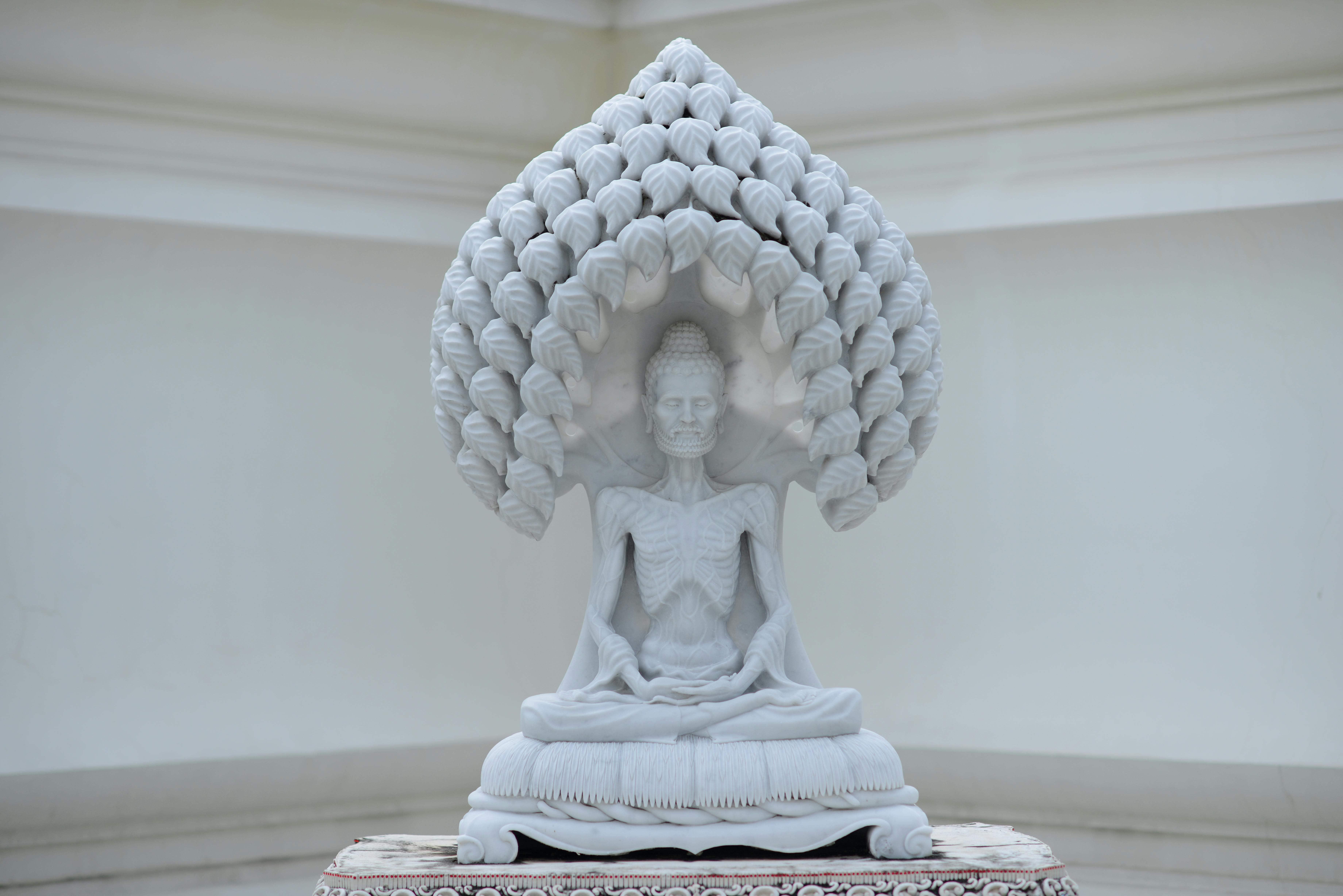 Old Buddha Statue · Free Stock Photo