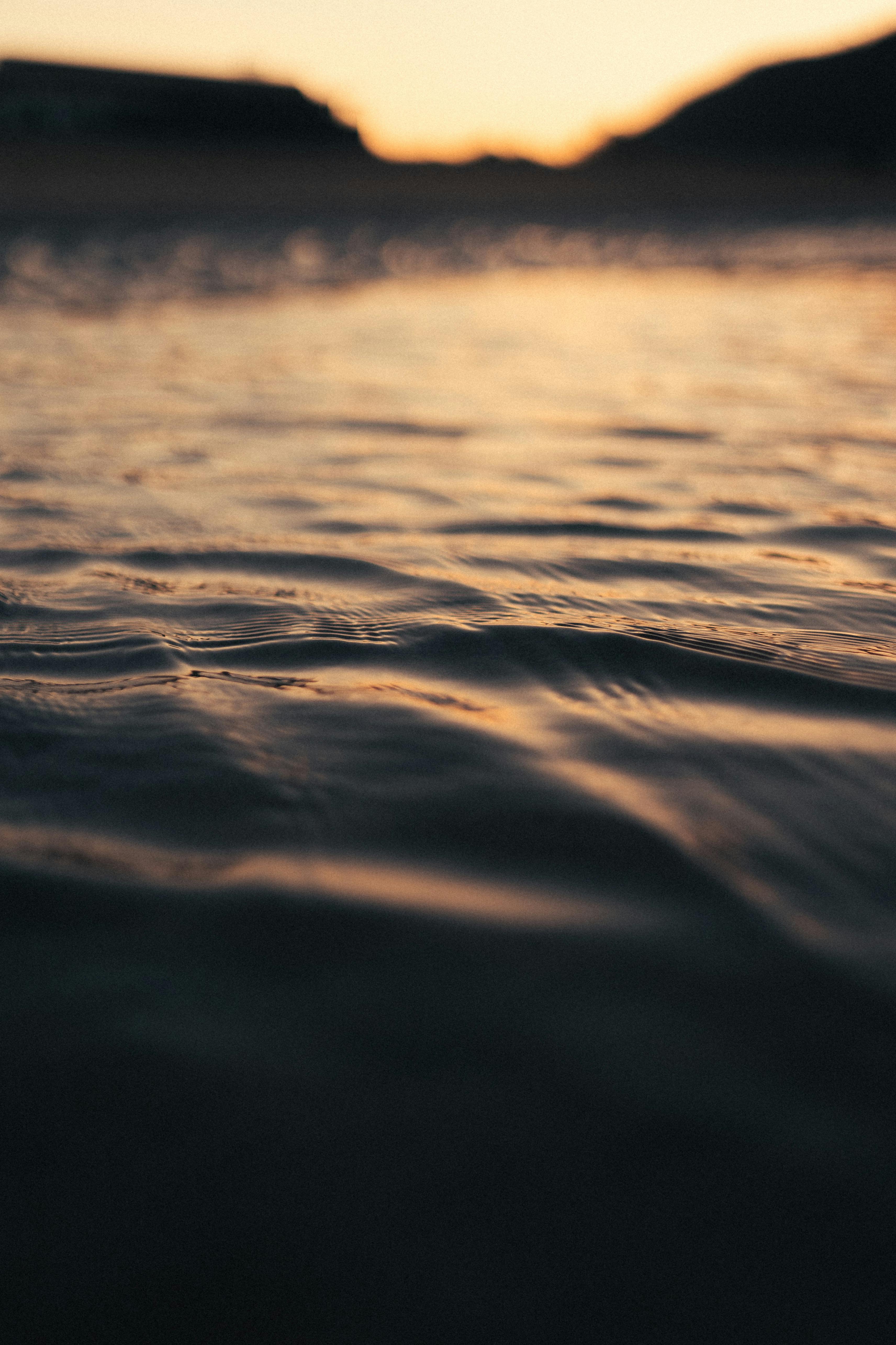 Close-Up Shot of a Water Surface · Free Stock Photo