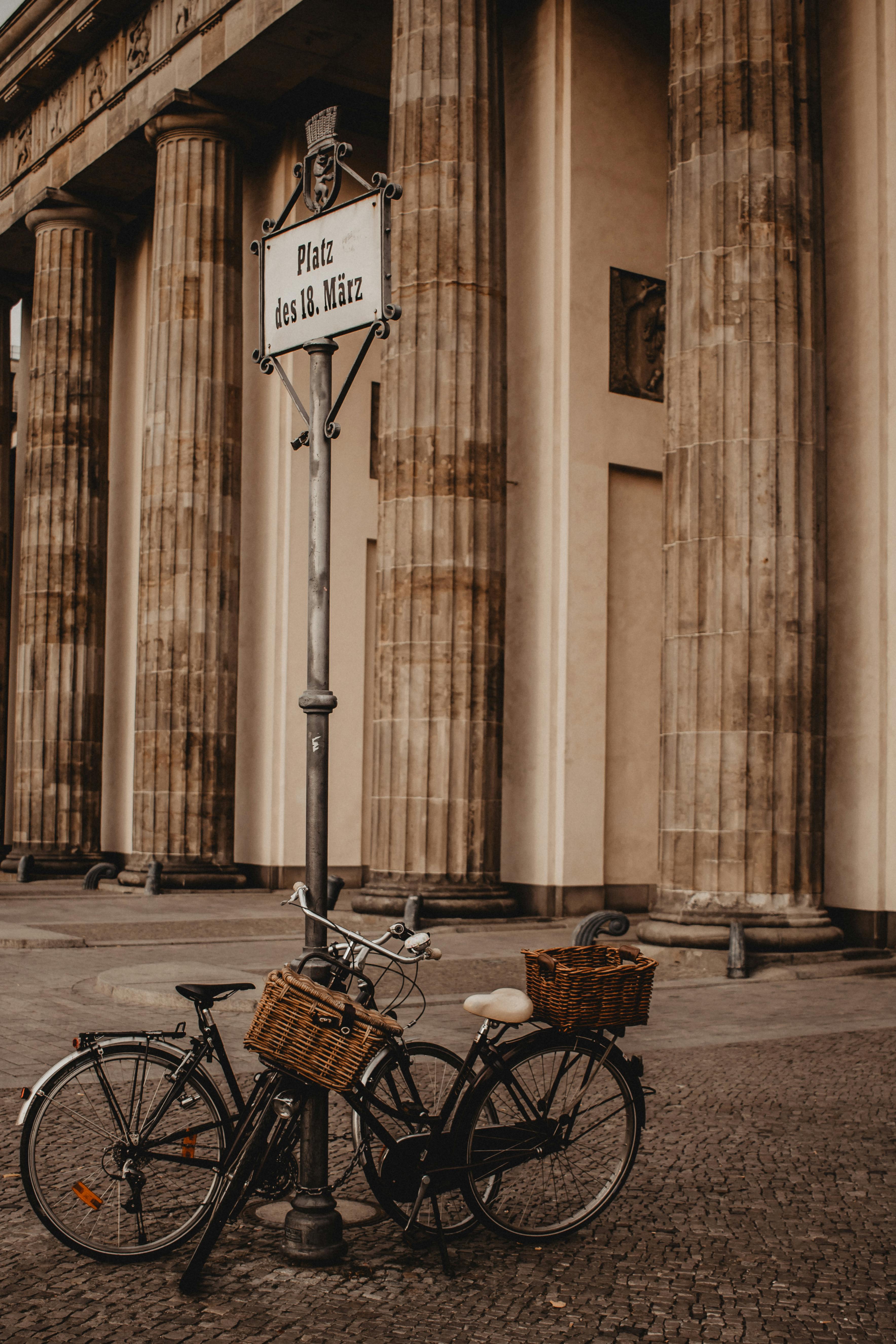 70,000+ Best Road Sign Photos · 100% Free Download · Pexels Stock Photos