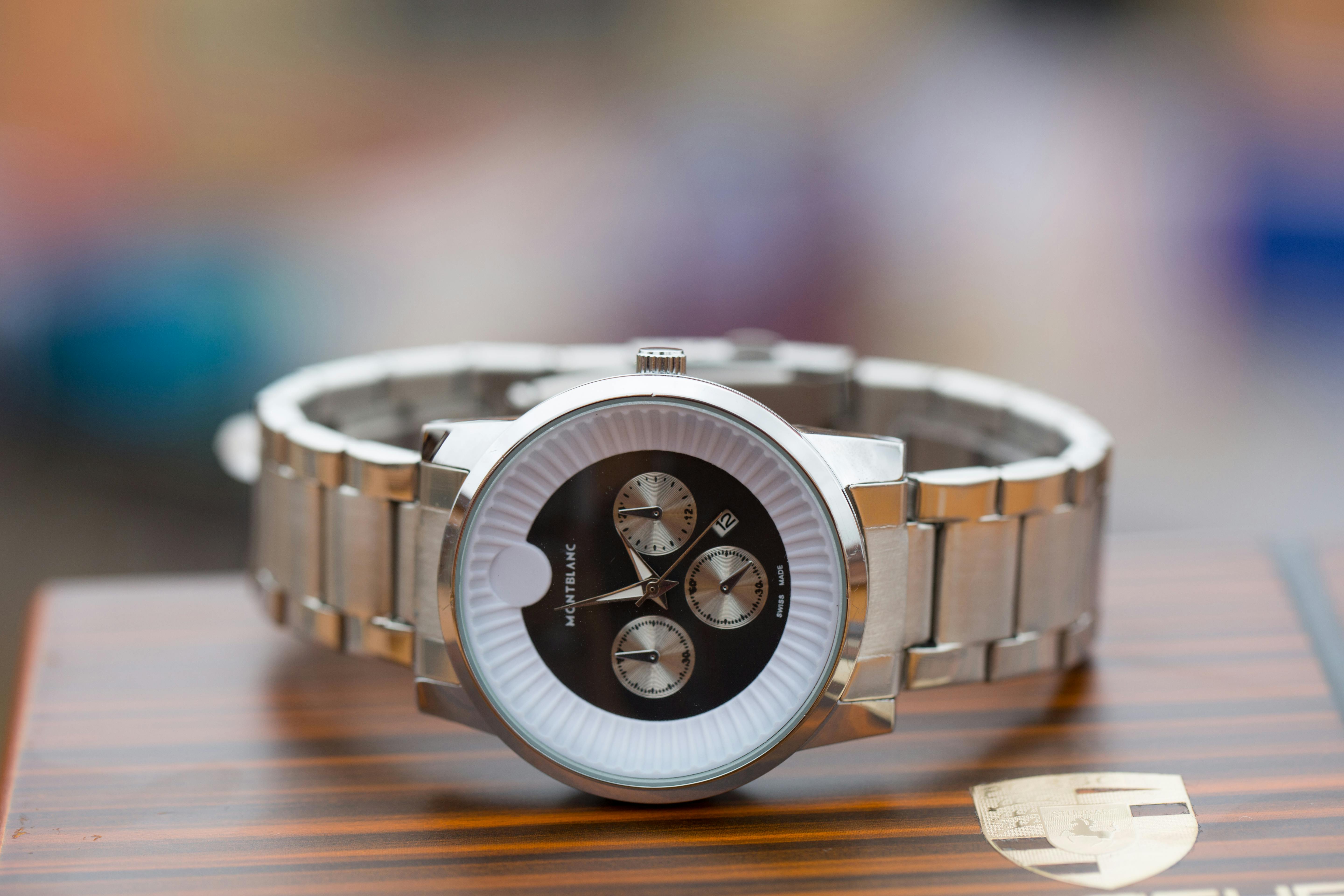 Close-Up Photo of Clock Pointing at 2 · Free Stock Photo