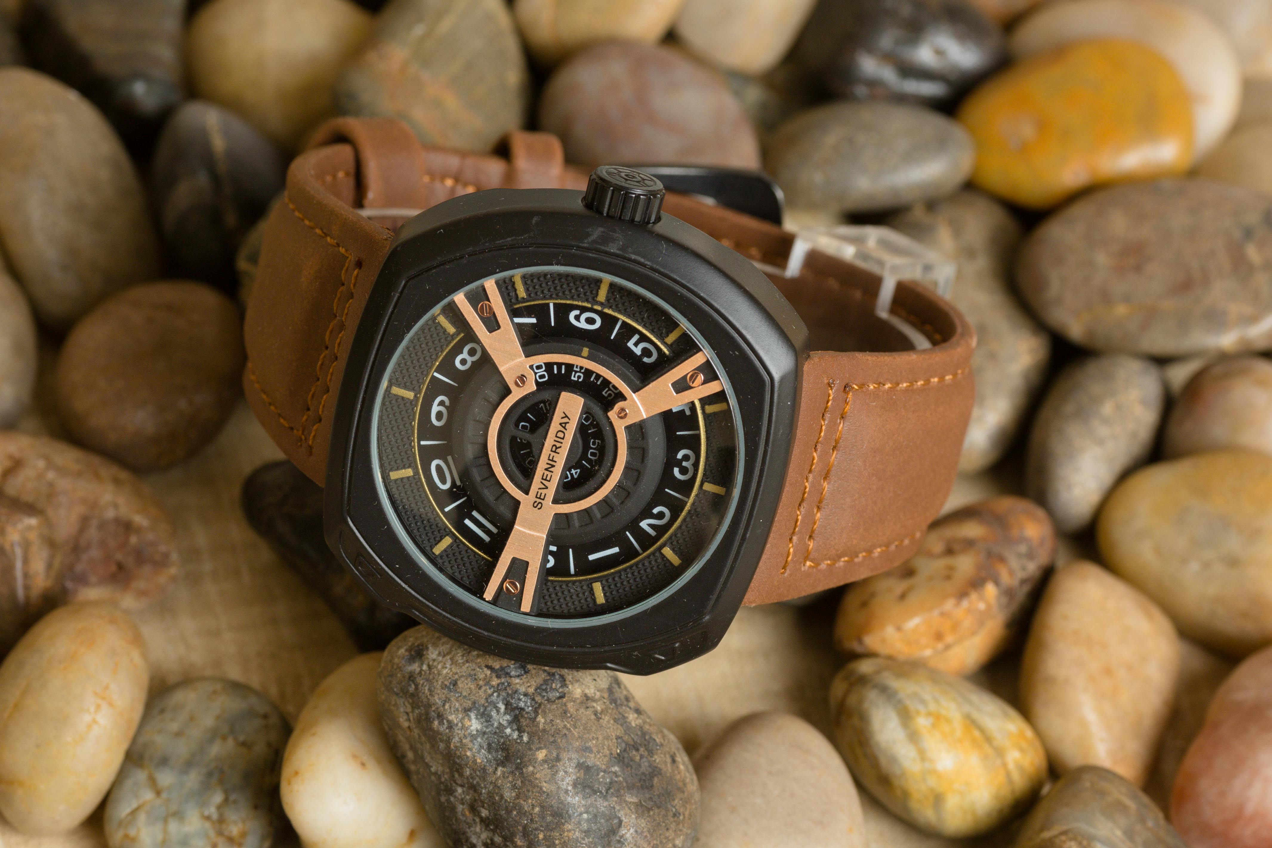 Black Round Analog Watch With Black Leather Straps · Free Stock Photo