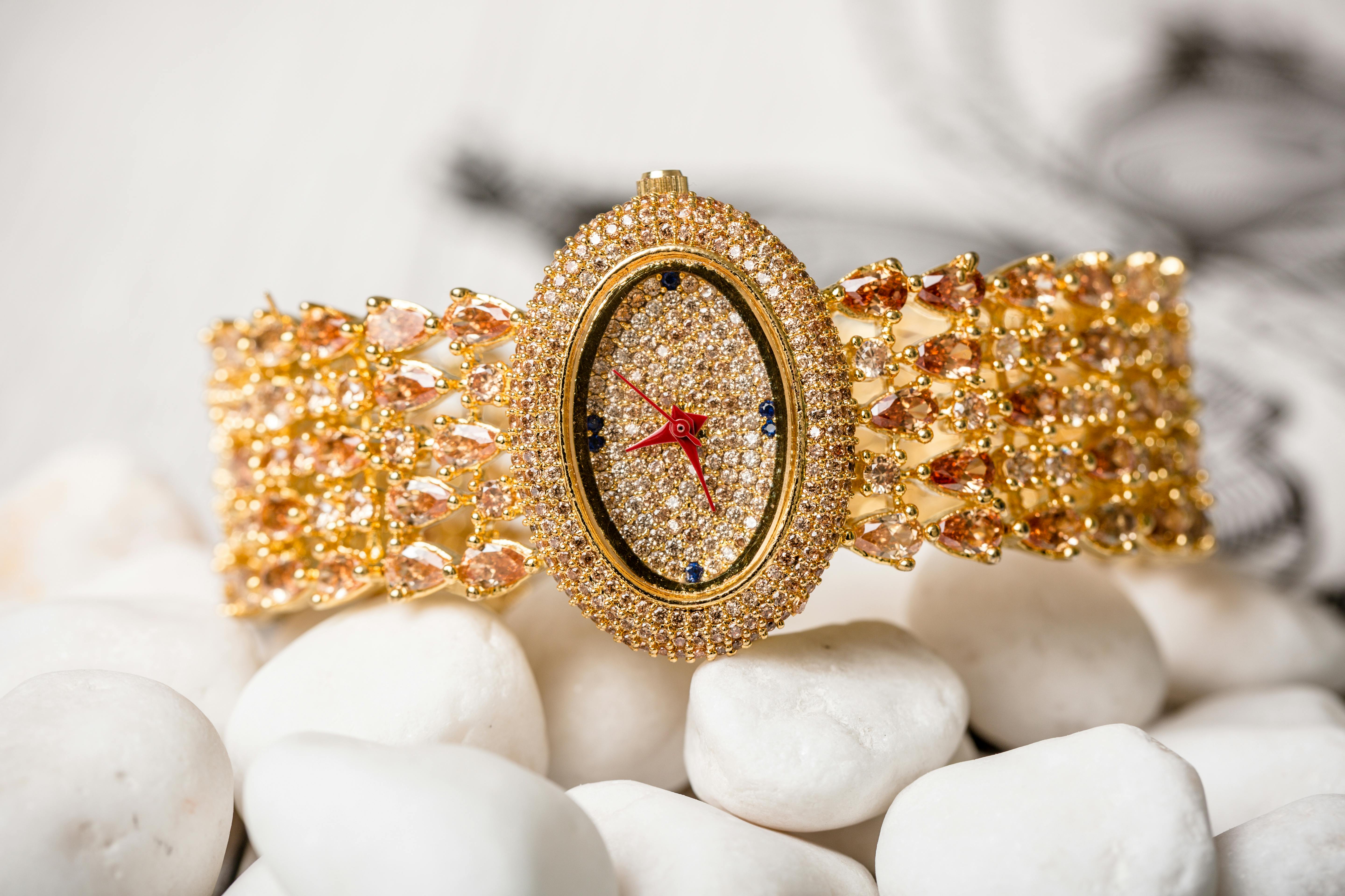 Close-Up Photo of Clock Pointing at 2 · Free Stock Photo