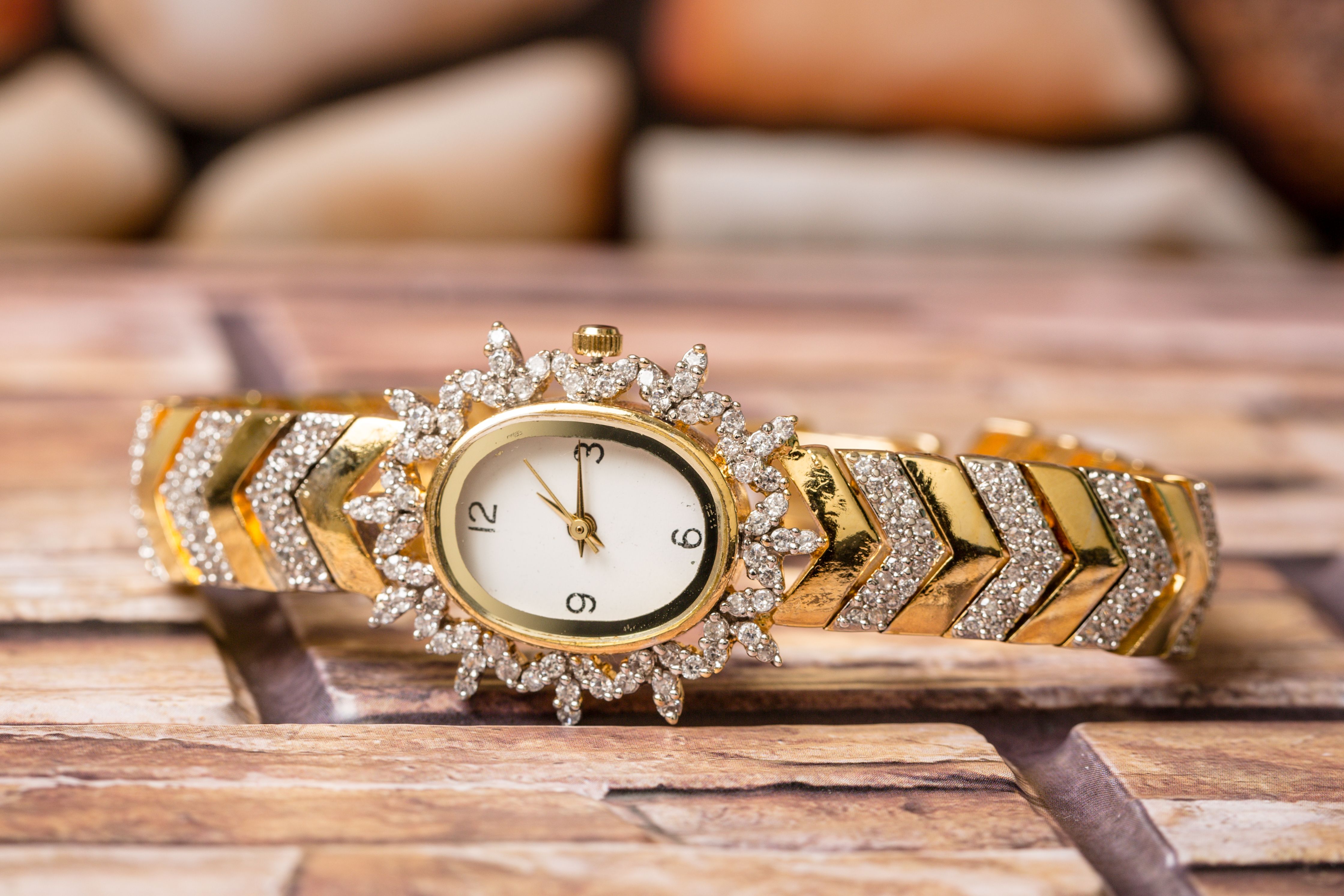 Close-up of an Elegant Simple Women Watch · Free Stock Photo