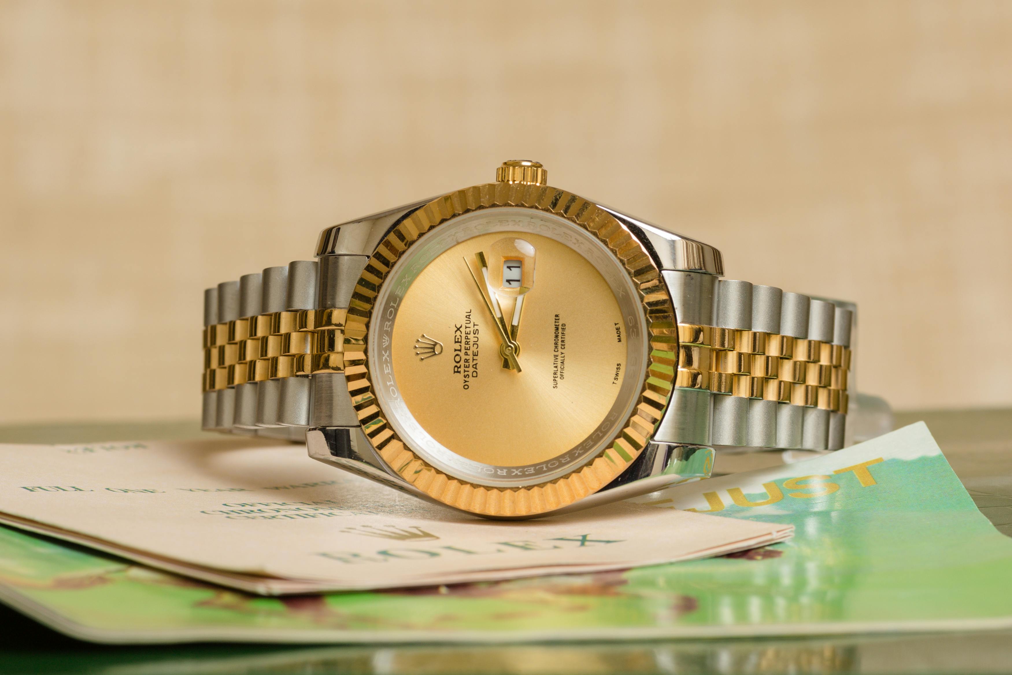 Close Up Shot of a Locket Watch · Free Stock Photo