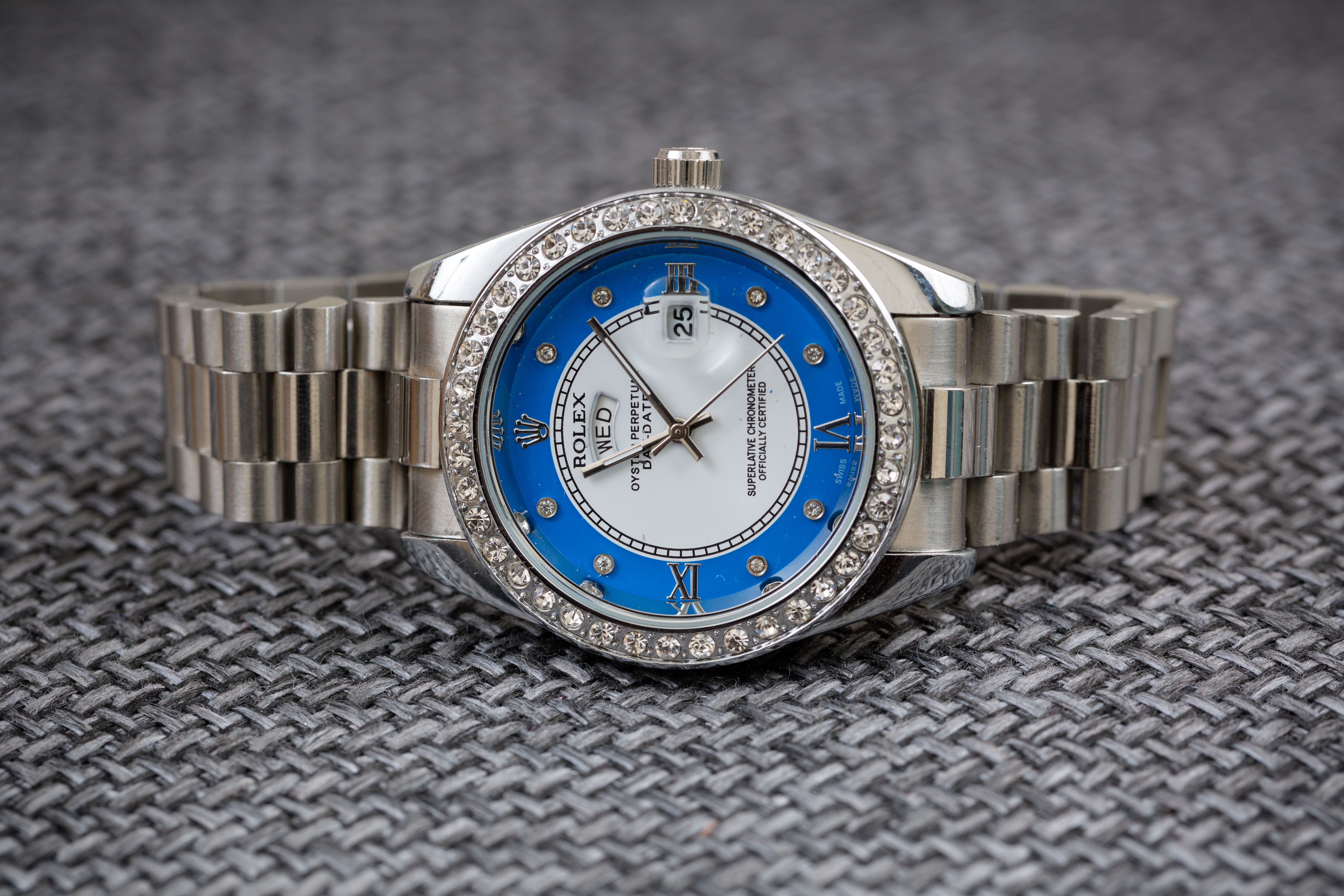 Close-Up Photo of Round Analog Watch · Free Stock Photo