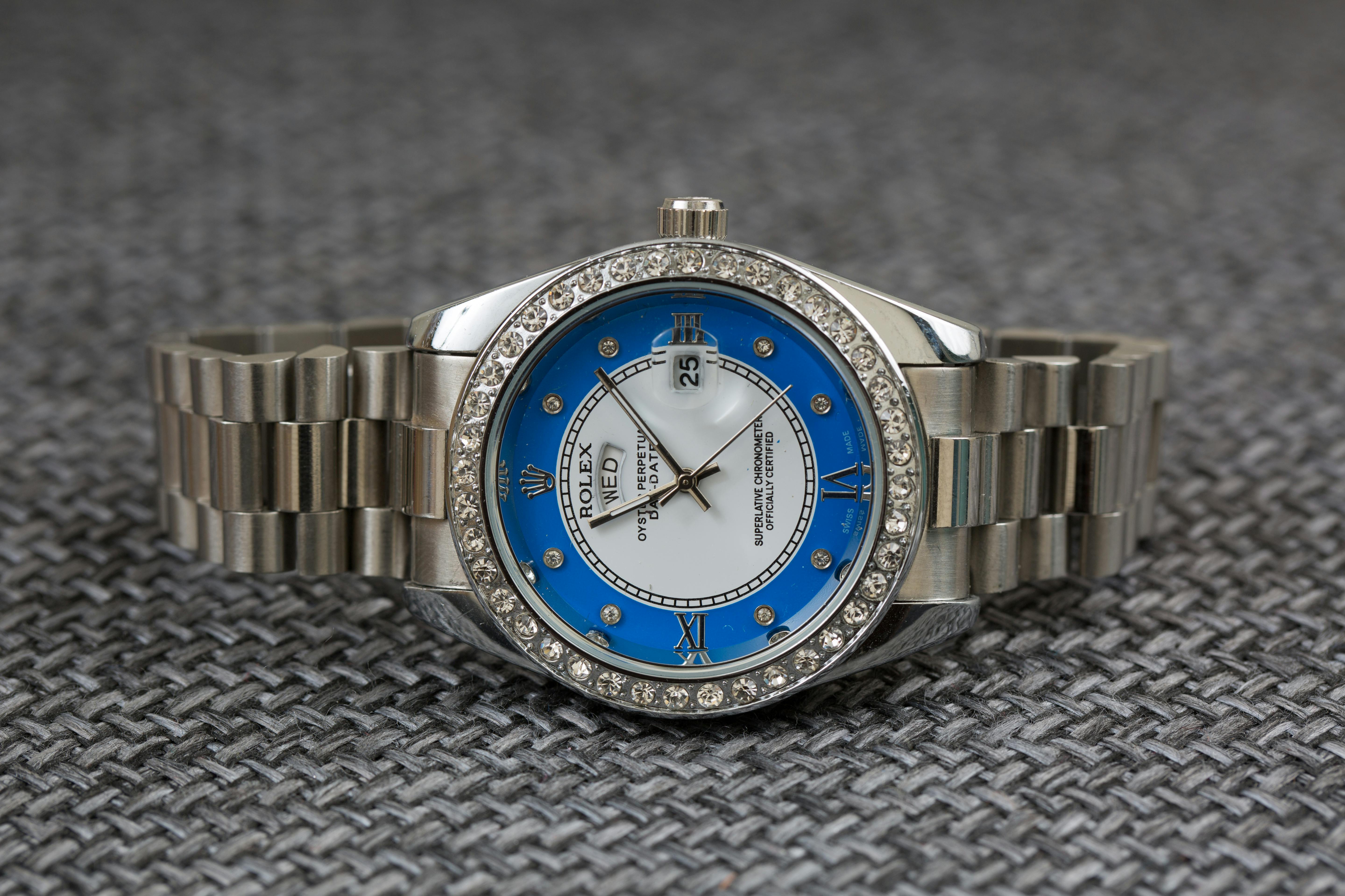 Silver watch on the girl's arm · Free Stock Photo