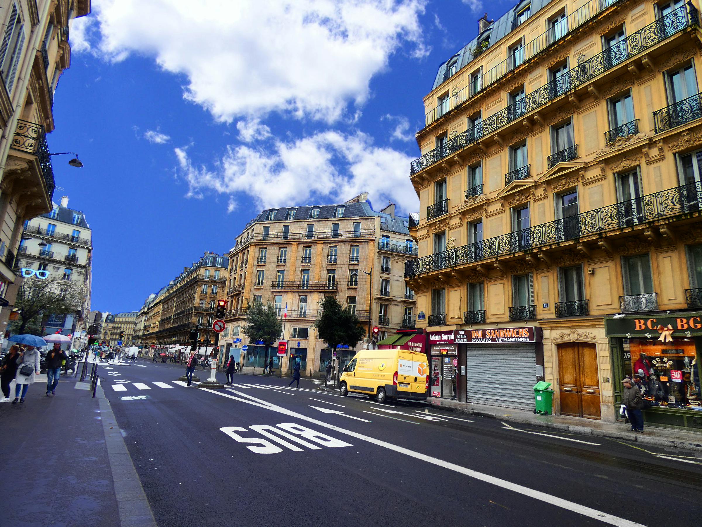 View of a Street Near Buildings · Free Stock Photo
