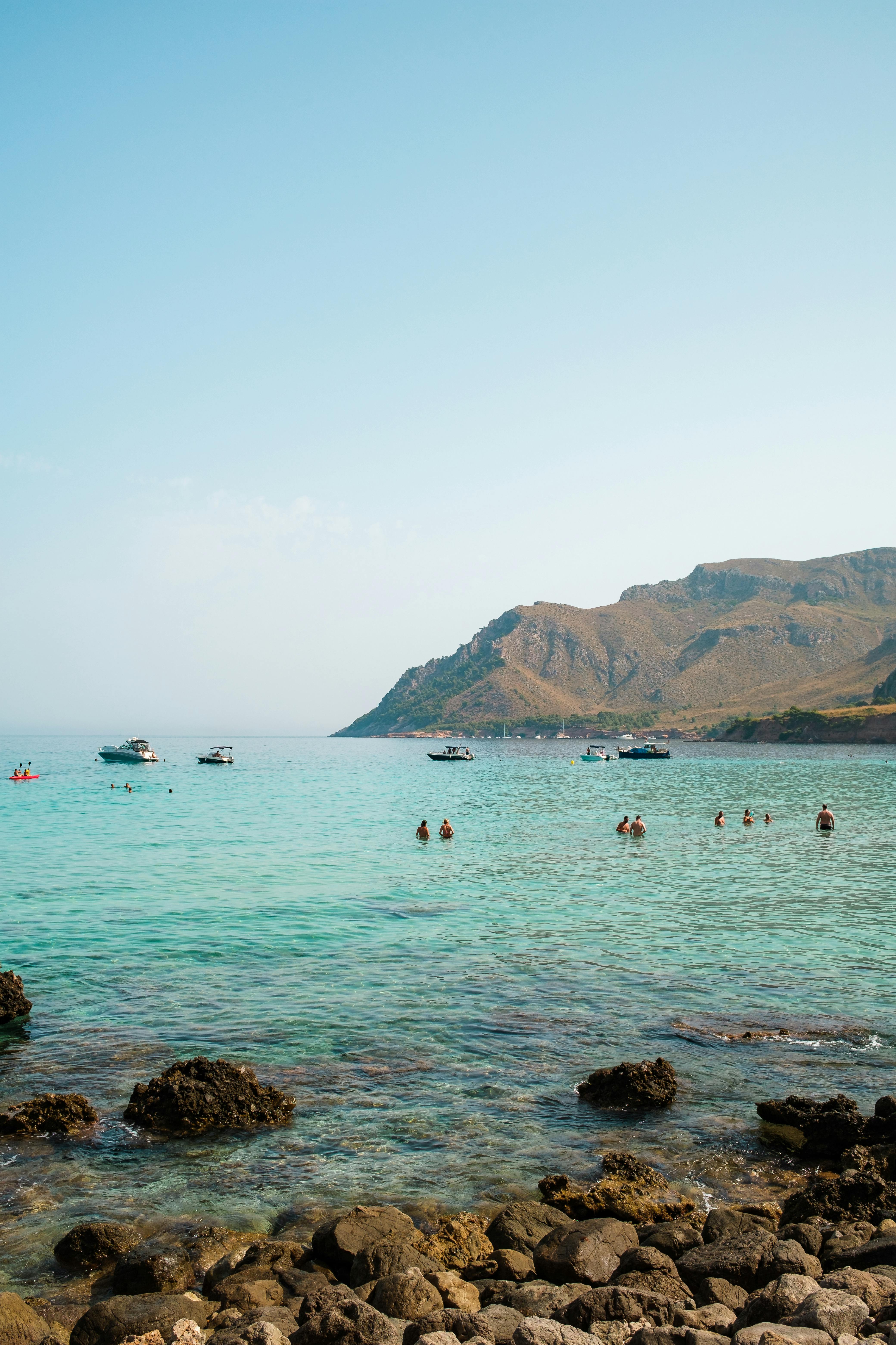 Rocky Sea Beach · Free Stock Photo