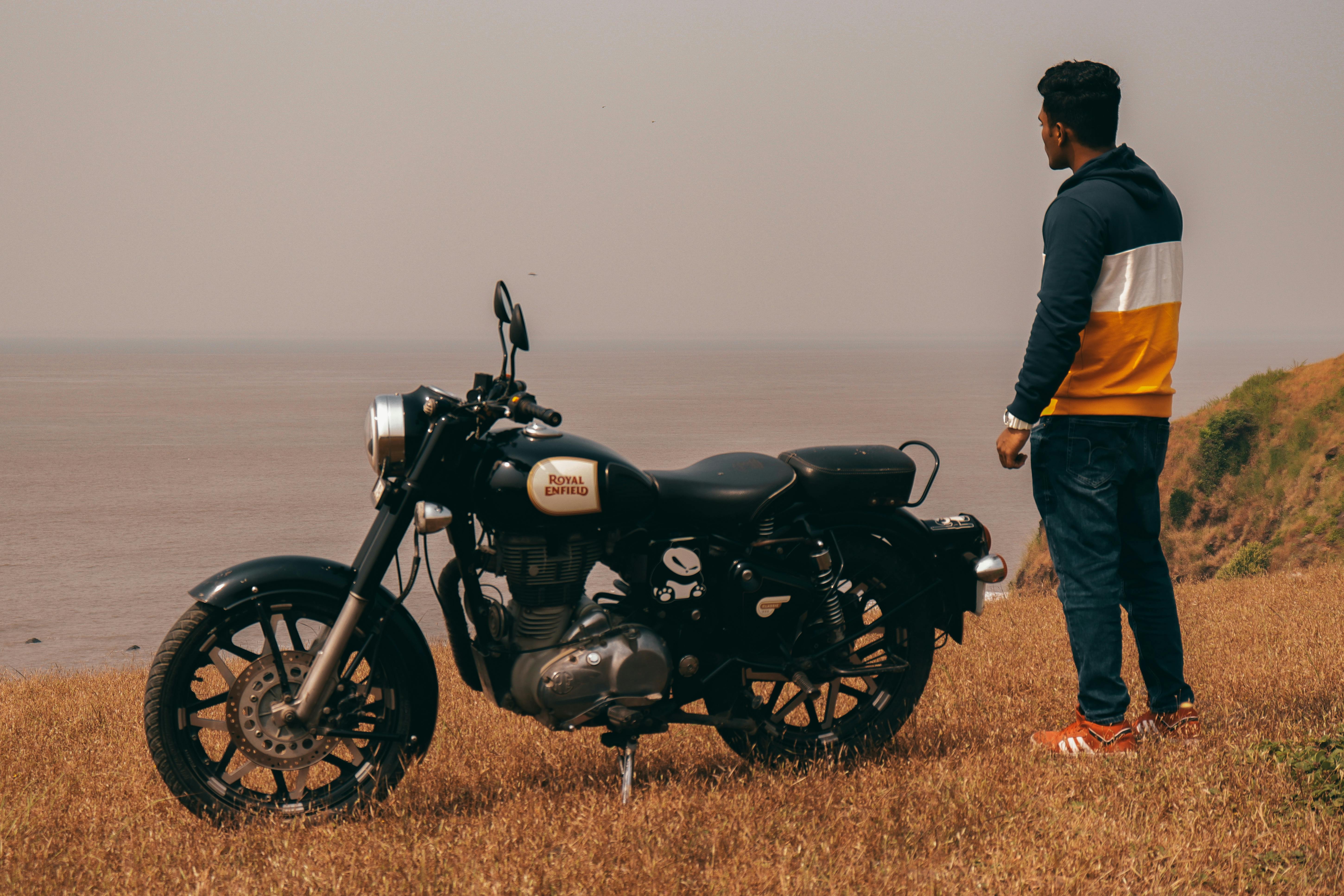 Gray and Silver Cruiser Motorcycle Near Green Grass Lawn · Free Stock Photo