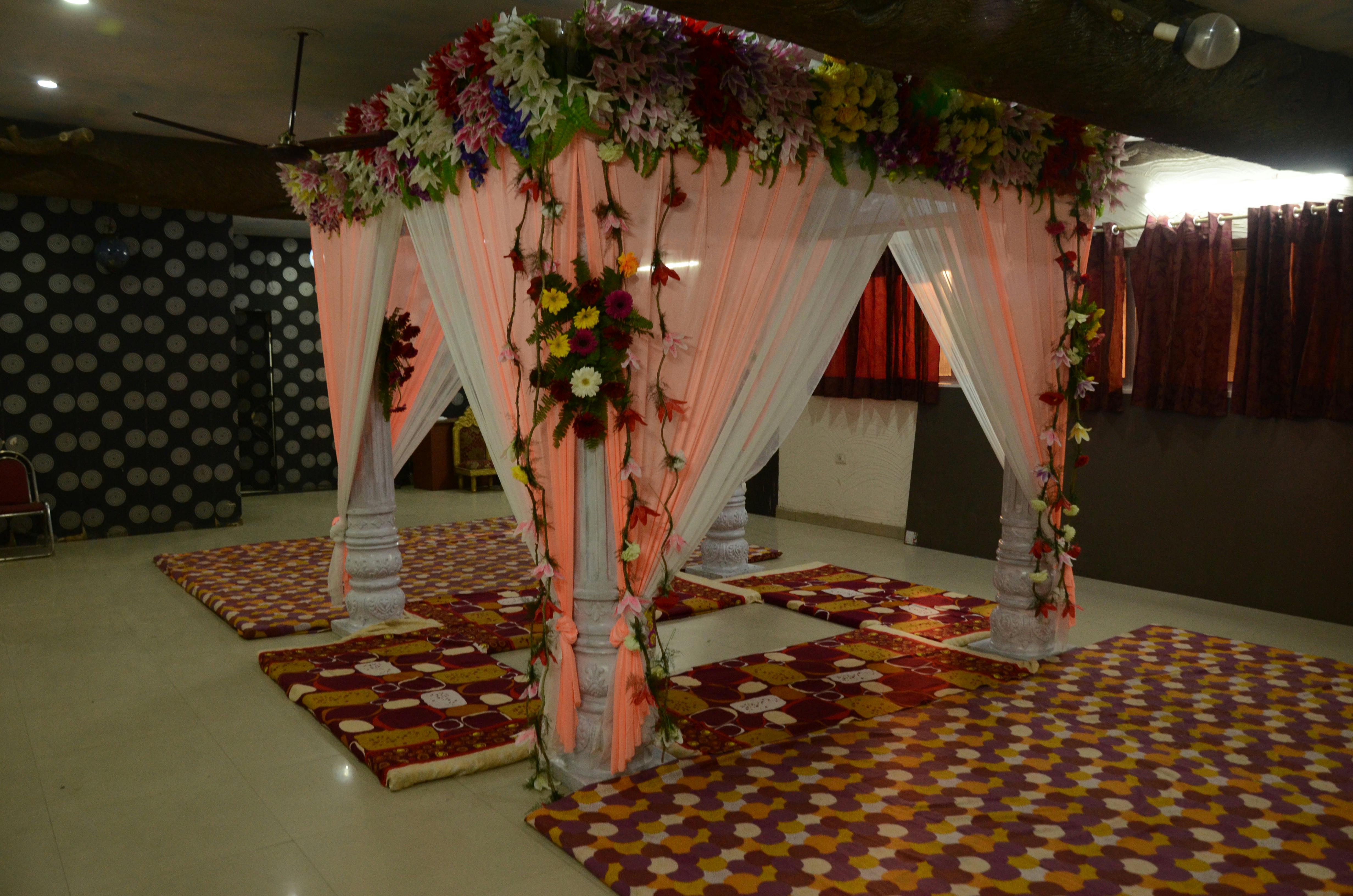 ATUL MAURYA - 사진