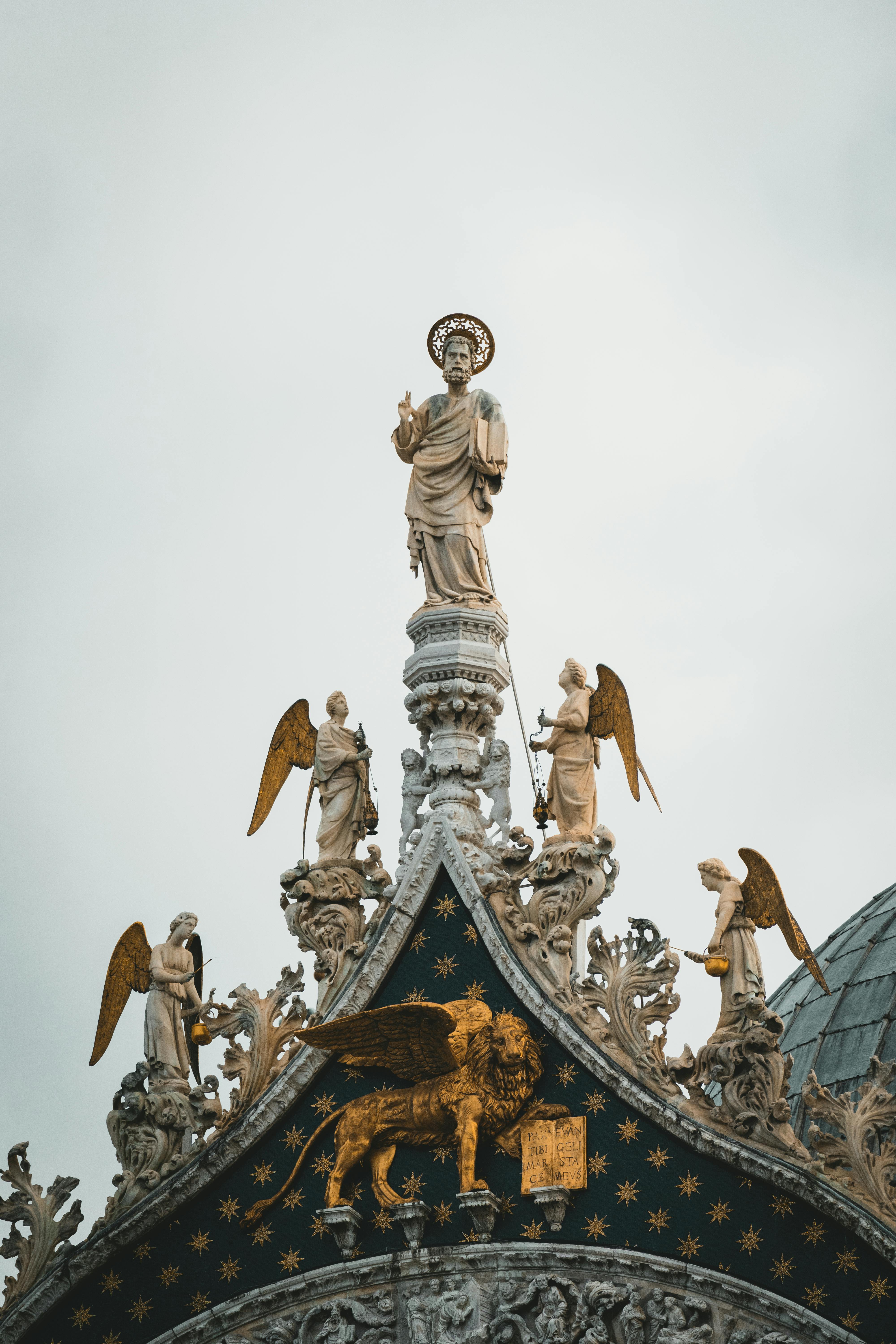 Saint Mark Sculpture on Western Facade of St Marks Basilica · Free ...