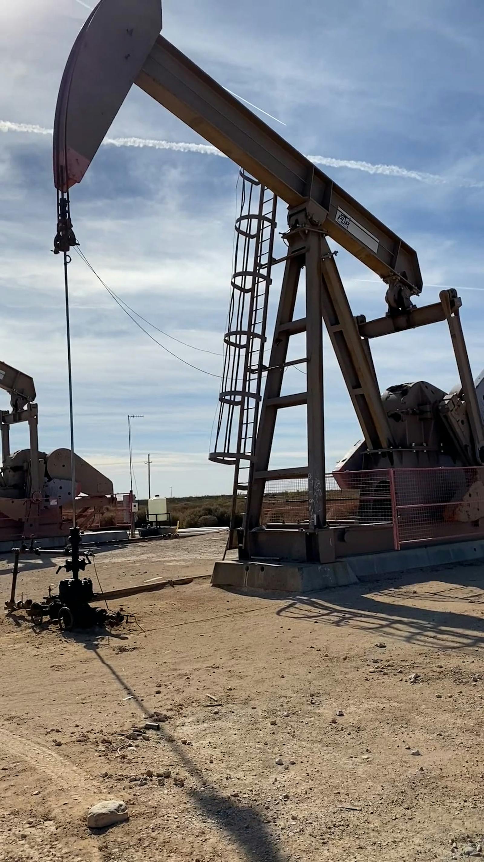 Oilfield Operations Videos, Download The BEST Free 4k Stock Video ...