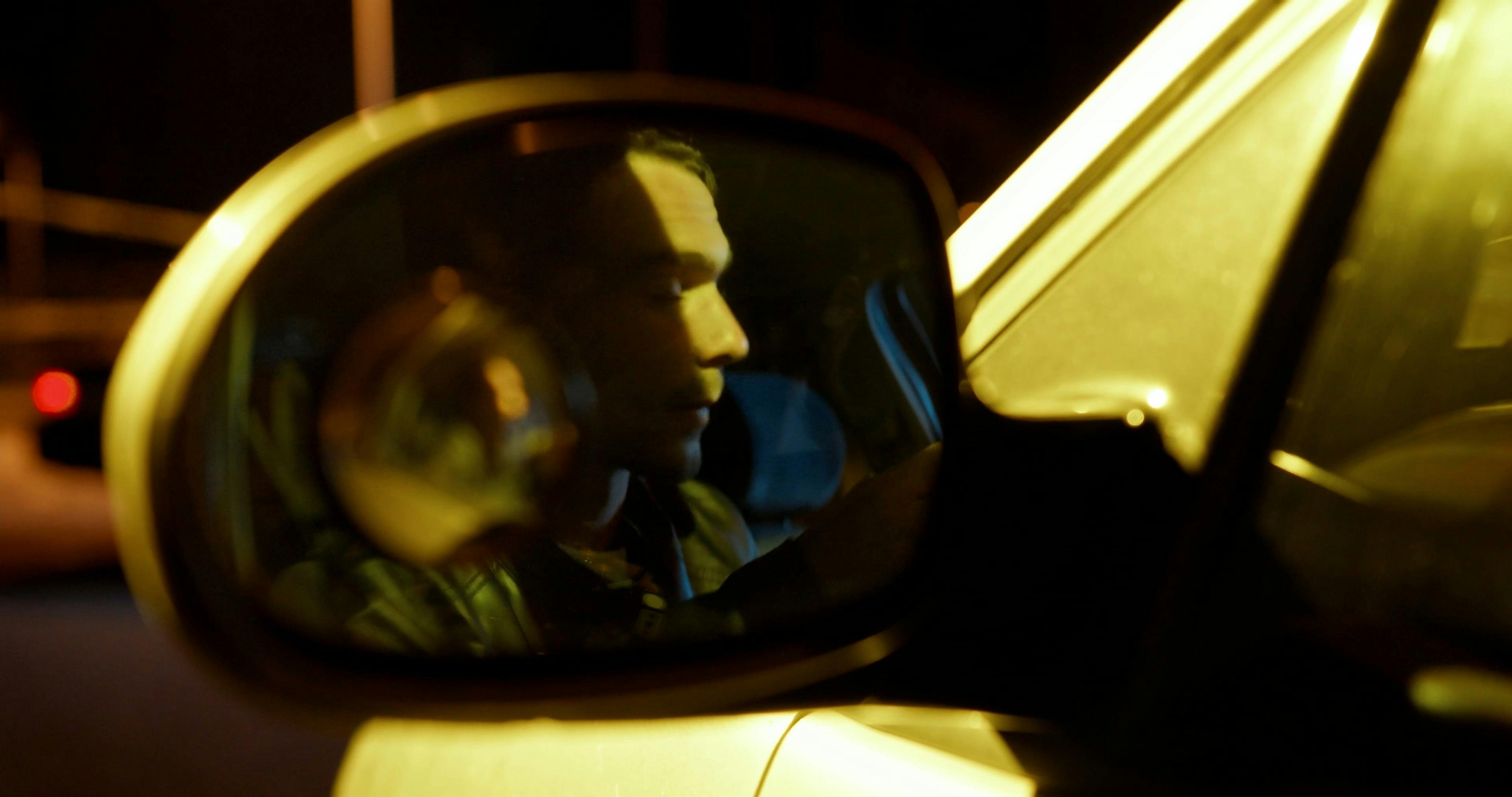 Police Officer Talking with Stringer at Crime Scene · Free Stock Video