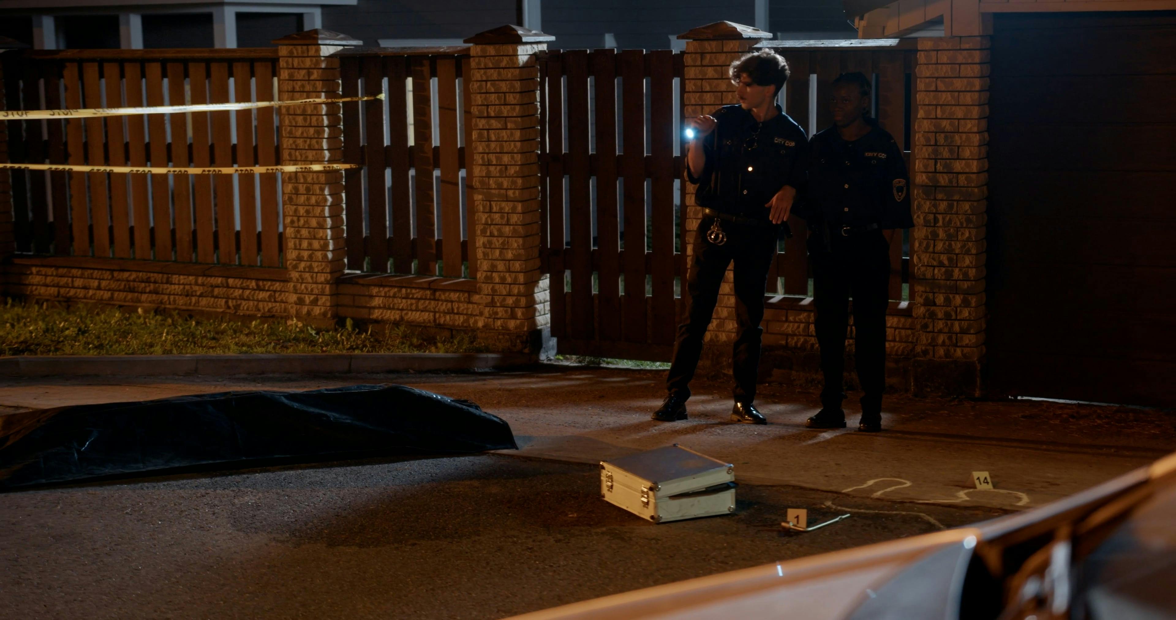 Police Officer Talking with Stringer at Crime Scene · Free Stock Video