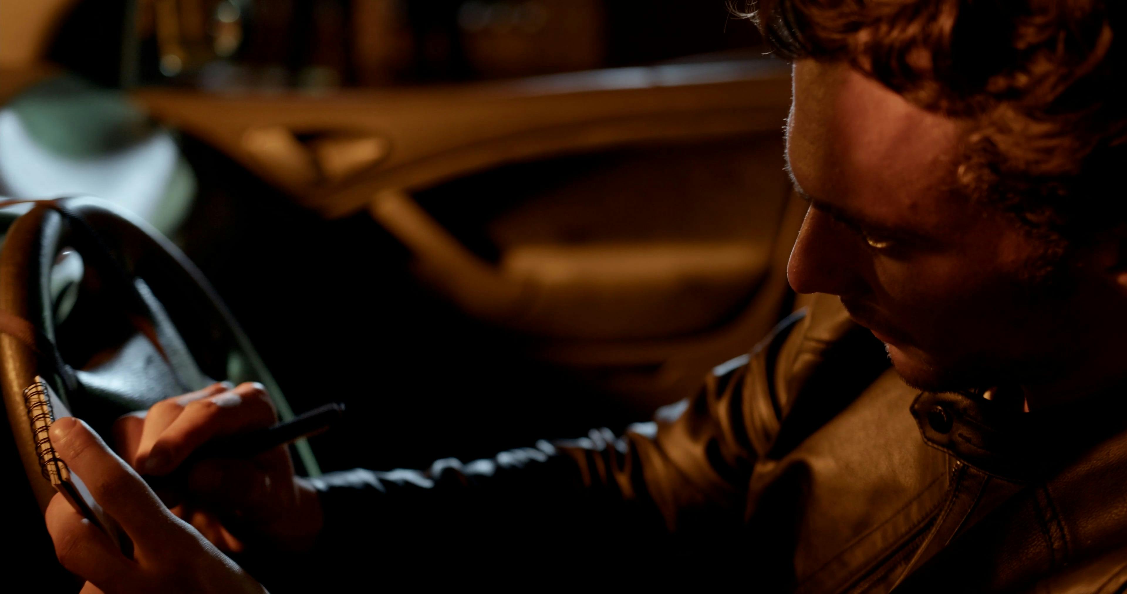 Police Officer Talking with Stringer at Crime Scene · Free Stock Video