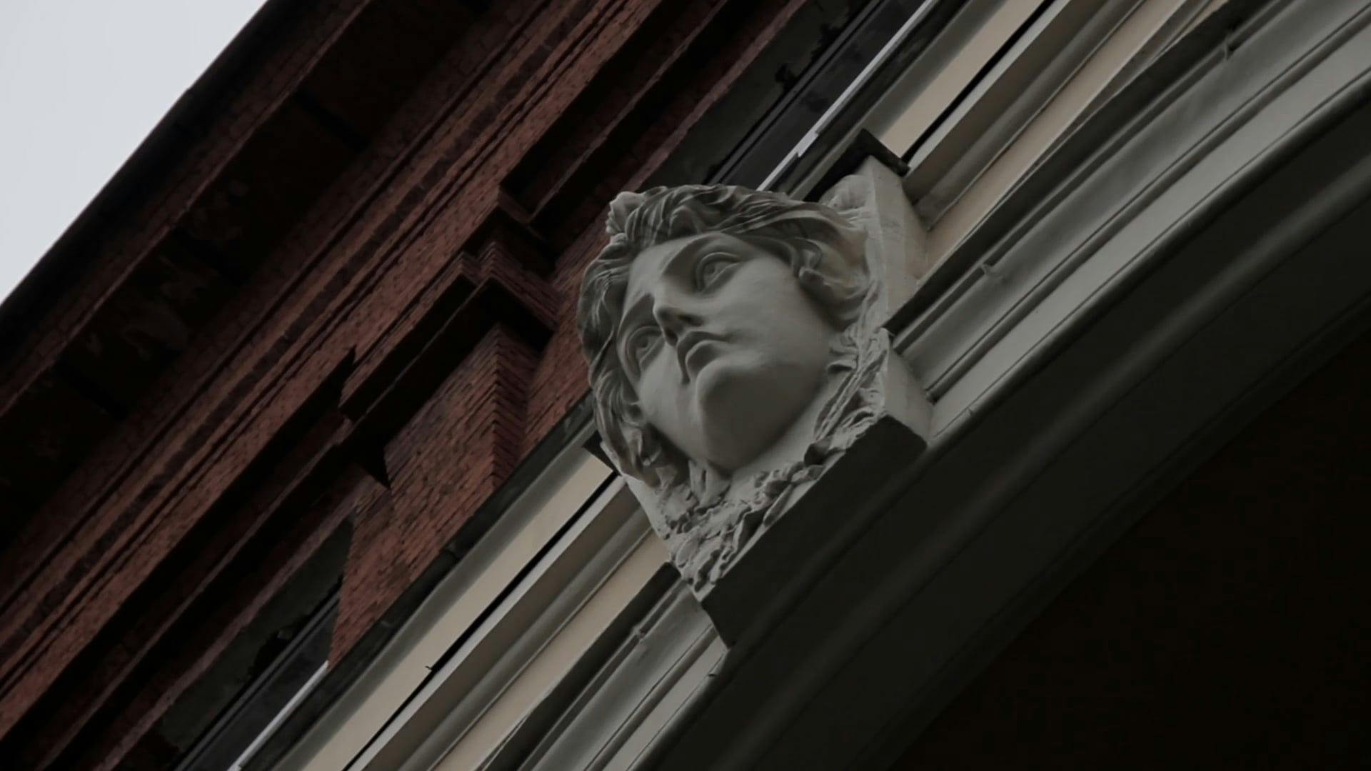 Female Head Statue on Facade · Free Stock Video