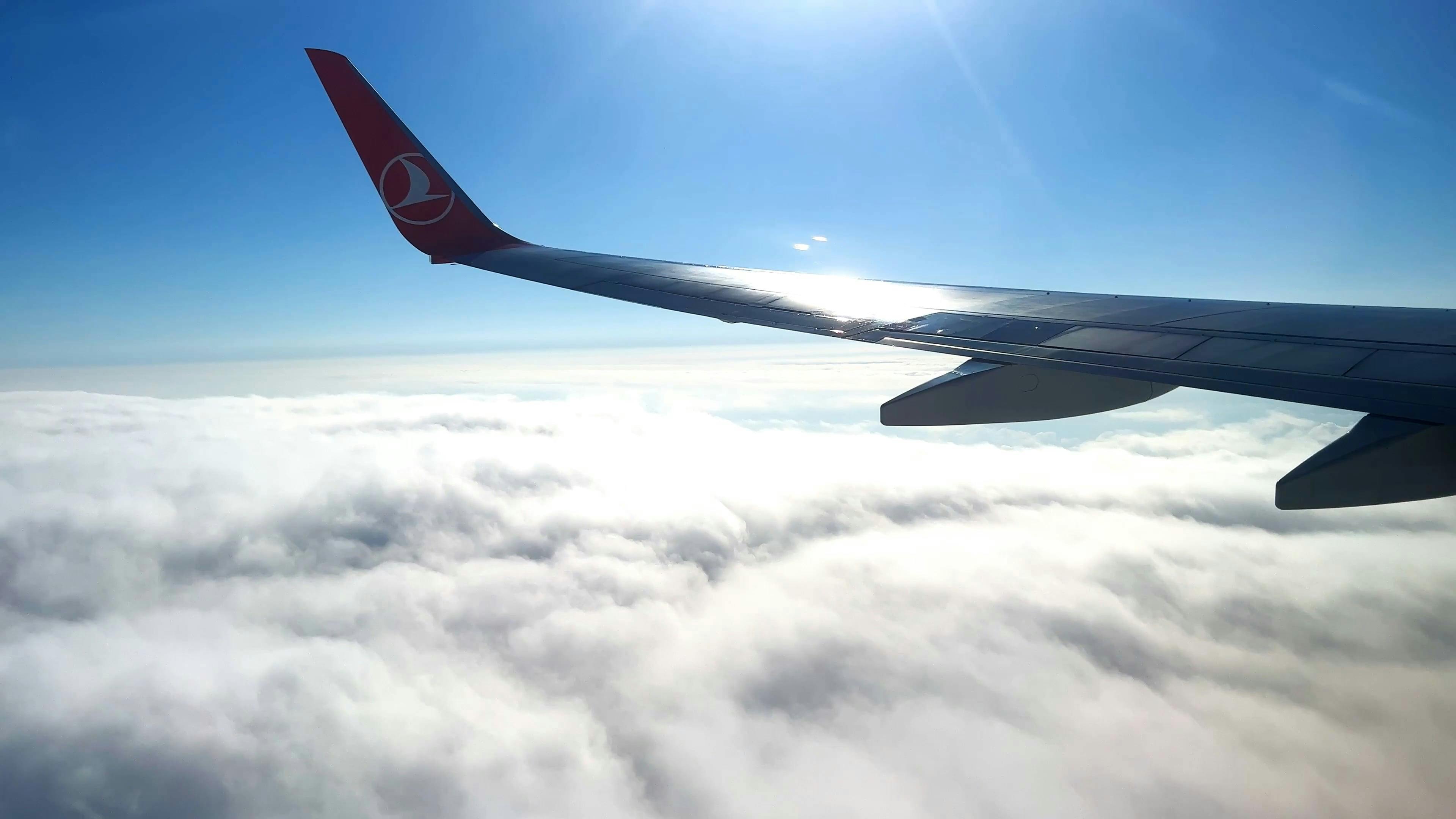 Digital Simulation Of Airplanes Flying Around The Earth's Atmosphere ...