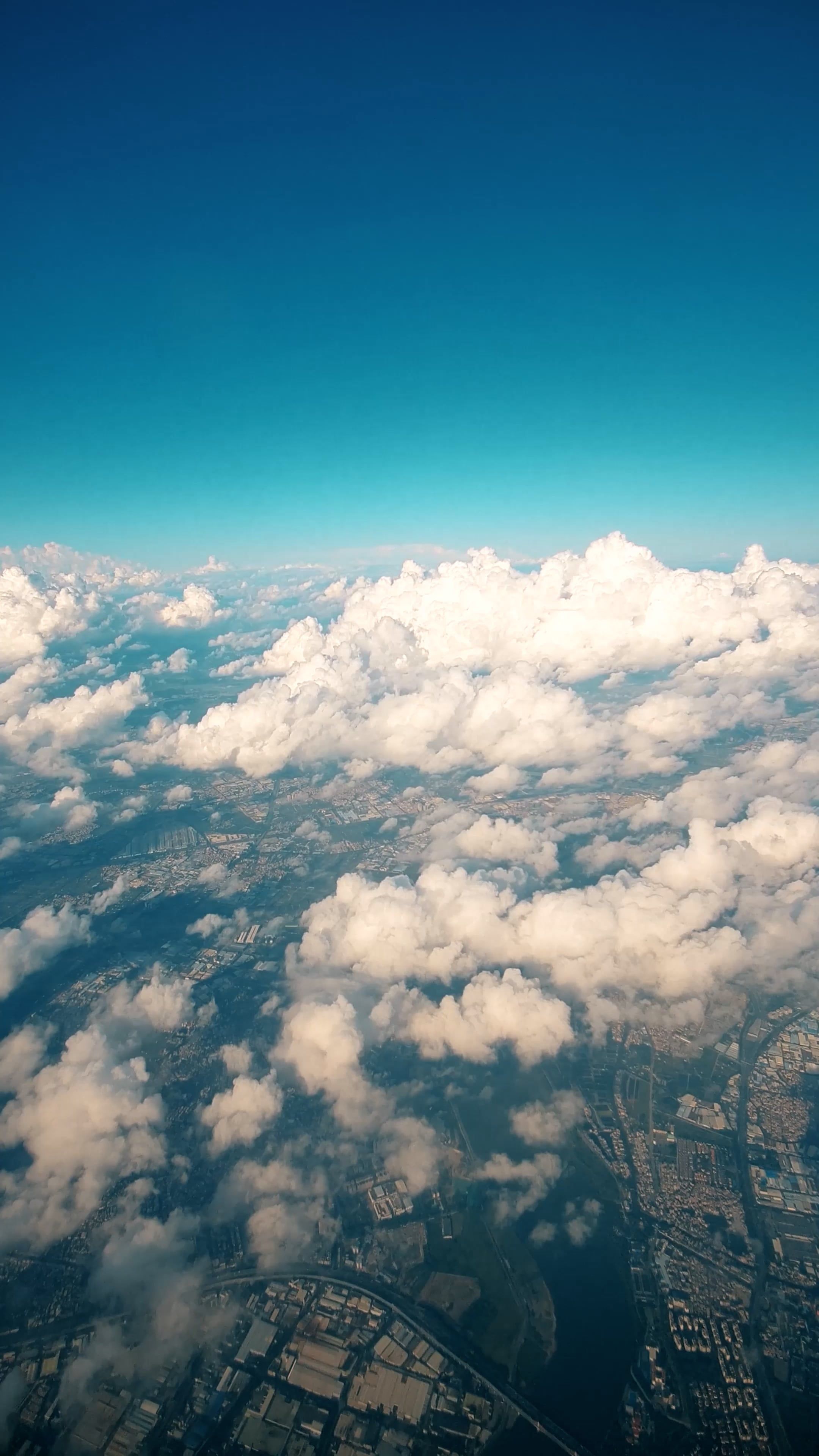 Digital Simulation Of Airplanes Flying Around The Earth's Atmosphere ...