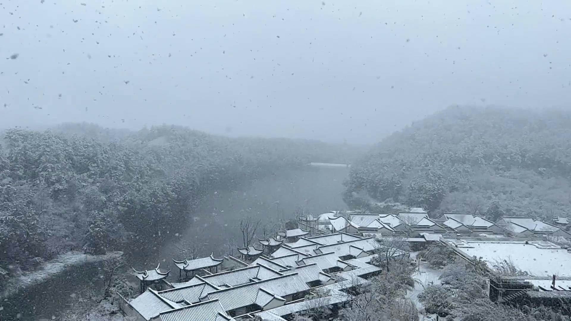 Snow Falling Down Free Stock Video Footage, Royalty-Free 4K & HD Video Clip