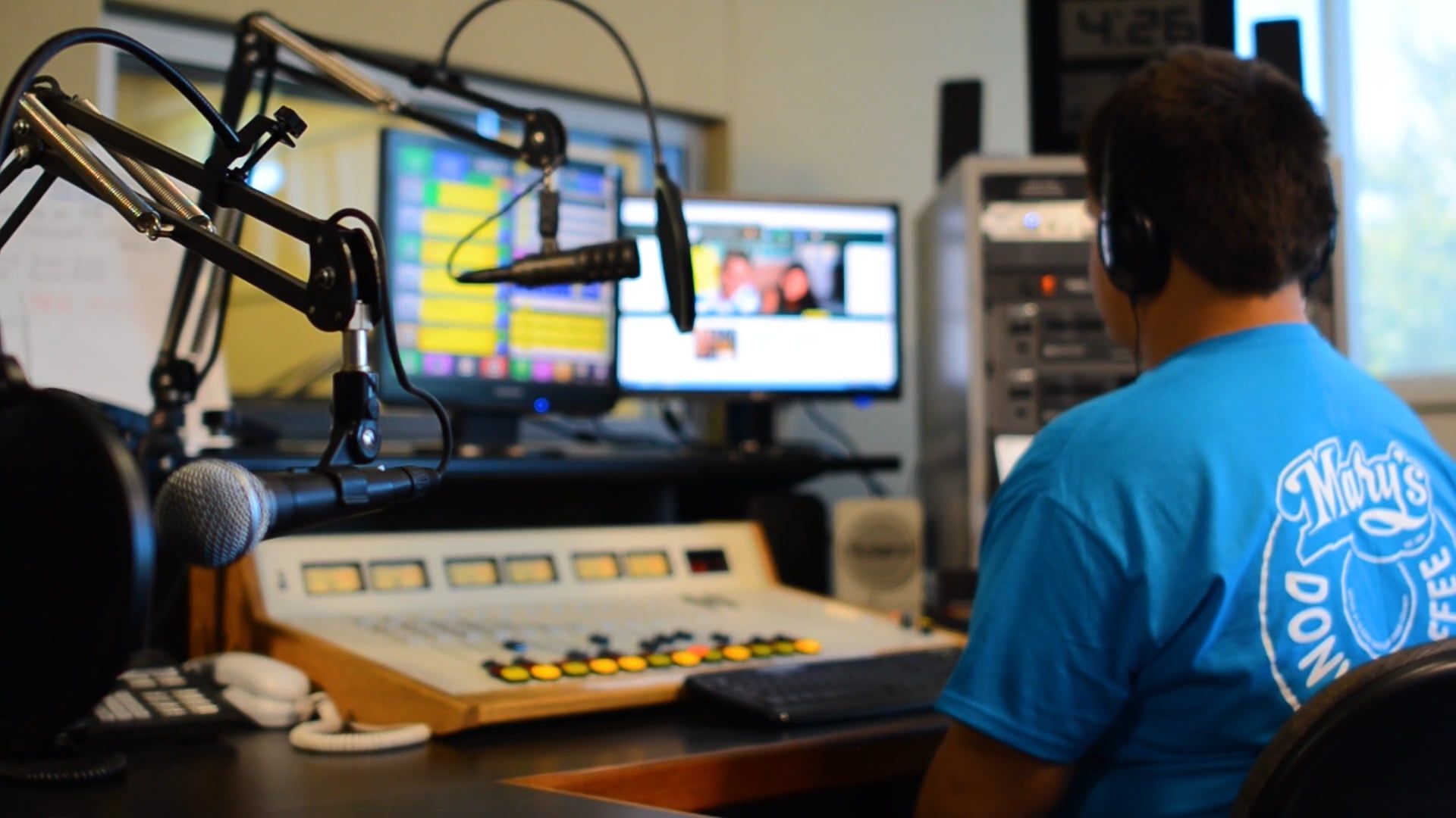 Radio Screen Videos, Download The BEST Free 4k Stock Video Footage ...