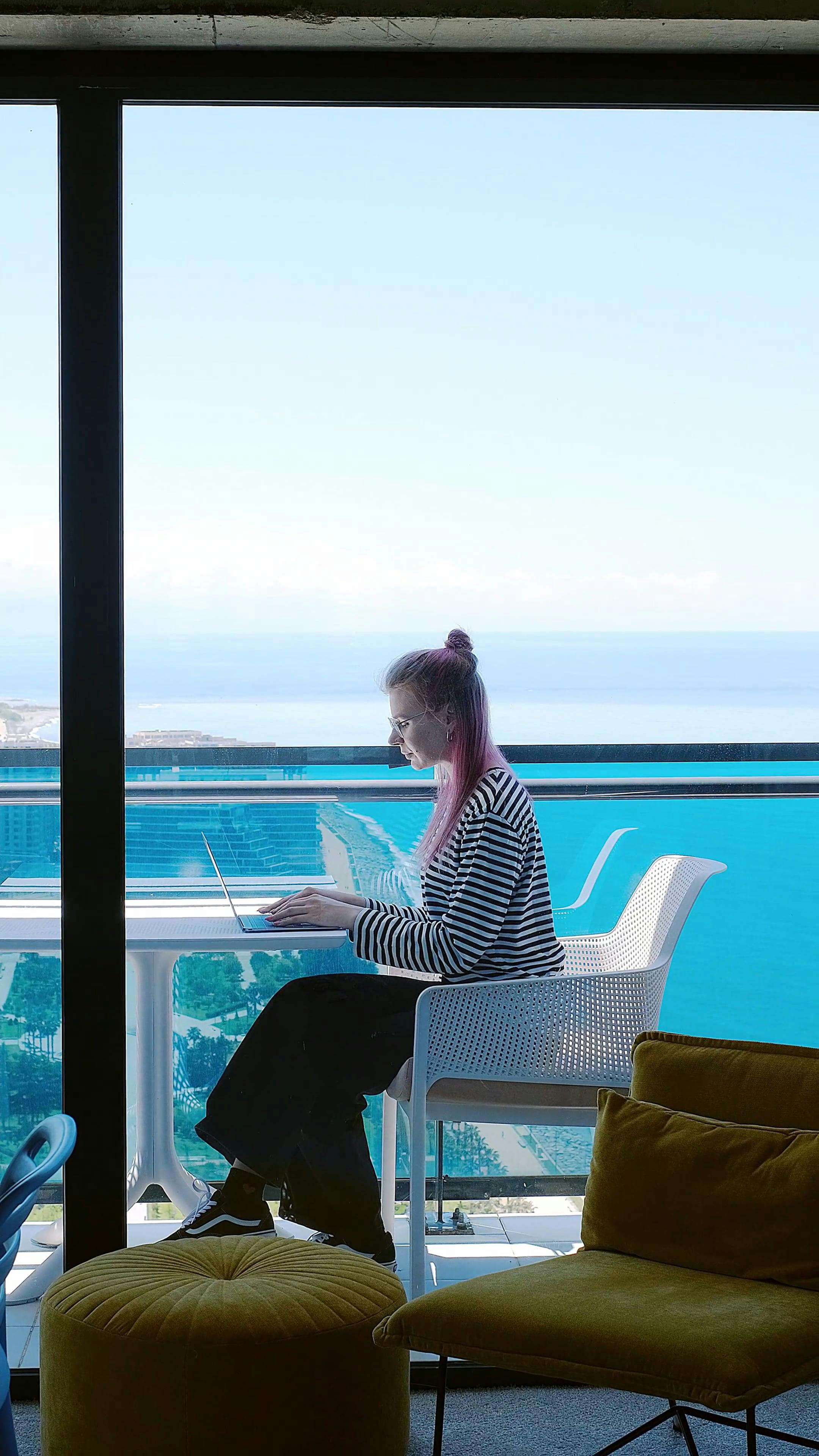 Girl Working Videos, Download The BEST Free 4k Stock Video Footage ...