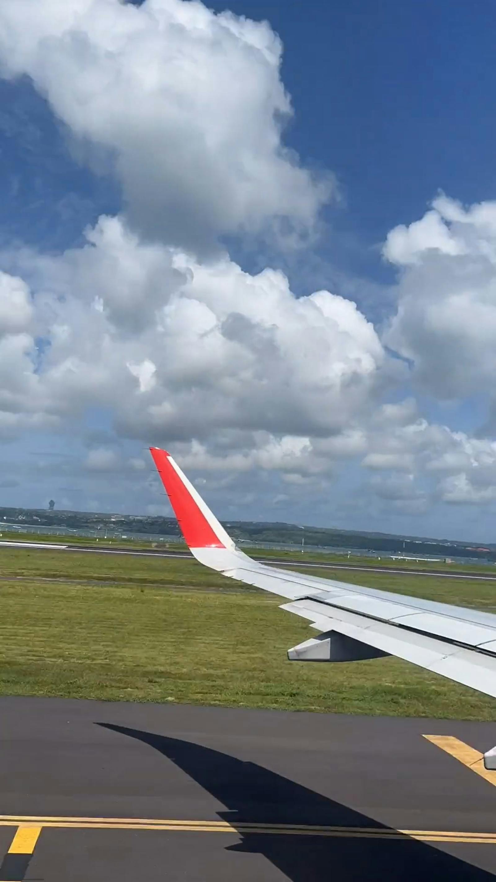 3,237+ Best Free Airplane landing 4K Stock Video Footage & Royalty-Free ...