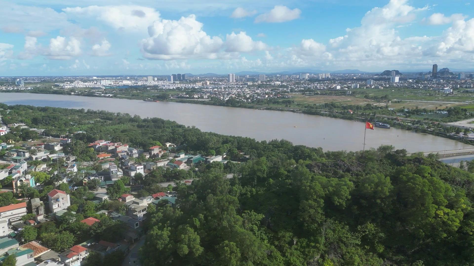 A Car Crossing the Amona Bridge in India Free Stock Video Footage ...