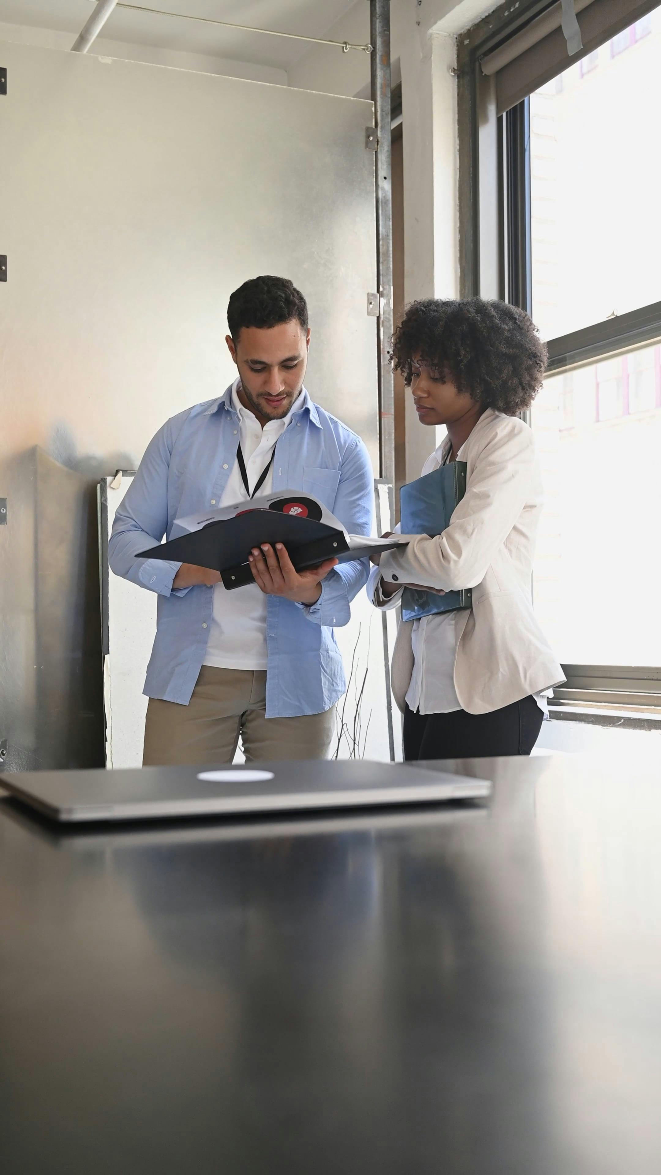 Employee Huddle Videos, Download The BEST Free 4k Stock Video Footage ...