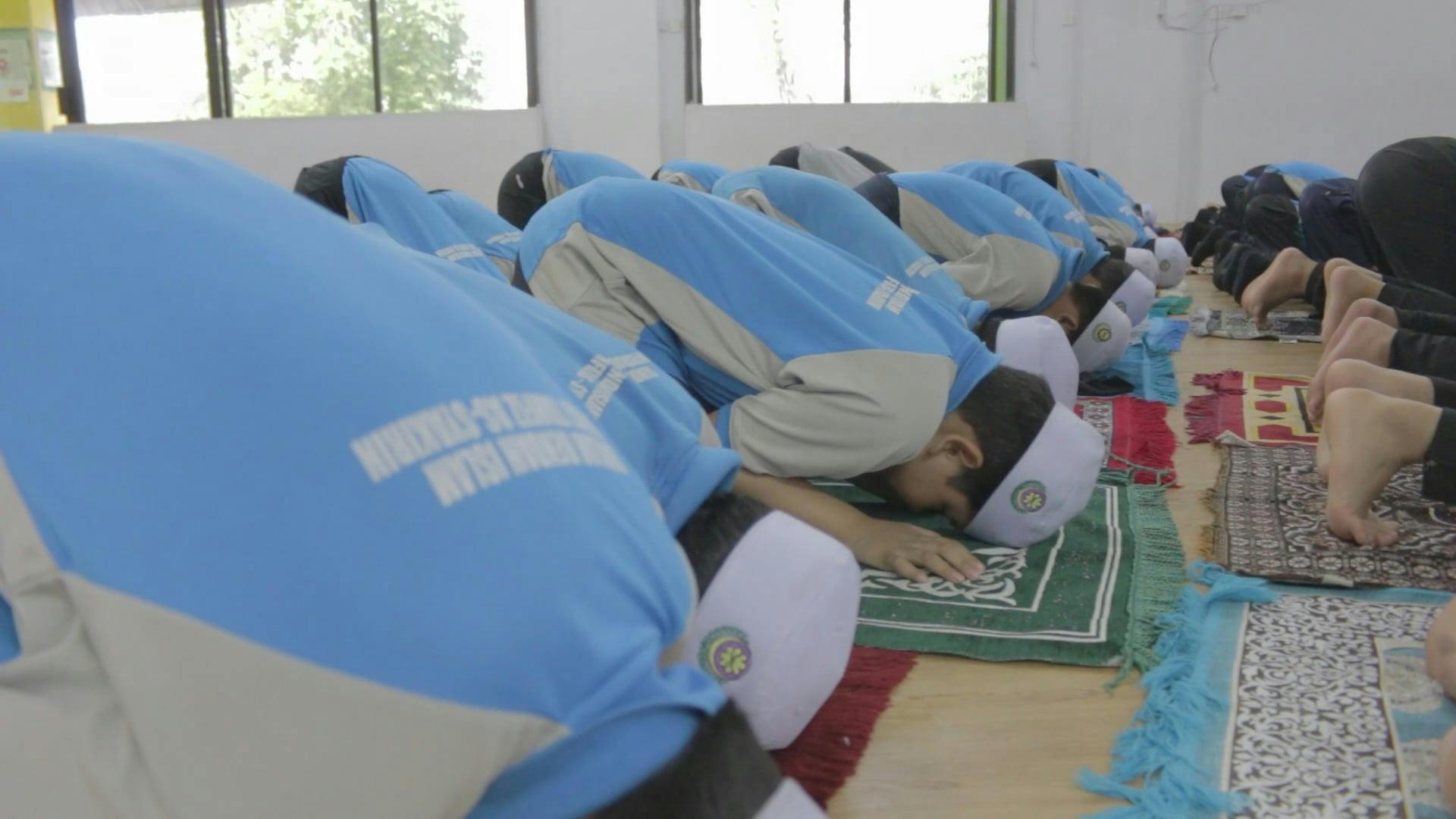 Children Kneeling and Praying Free Stock Video Footage, Royalty-Free 4K ...