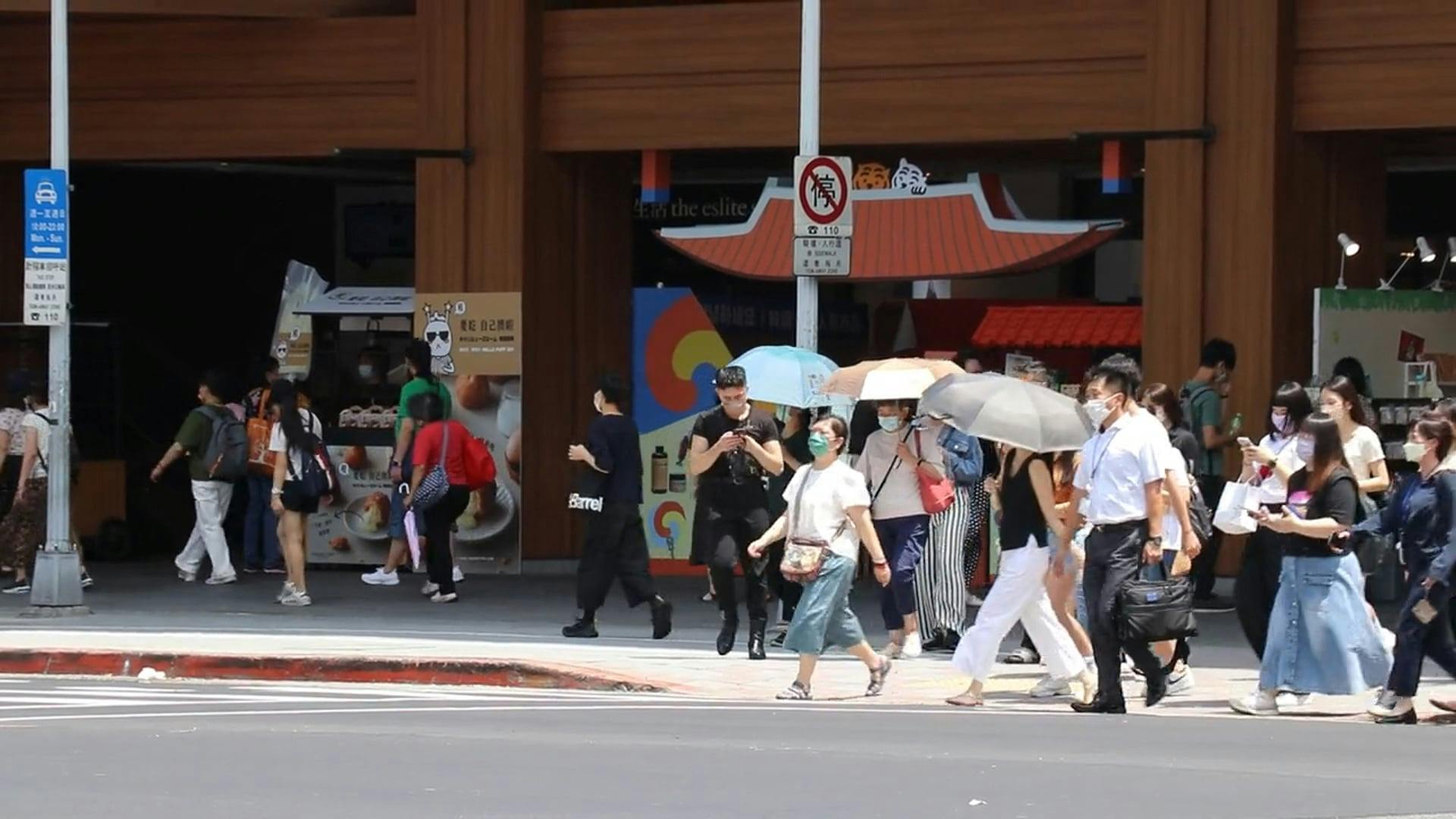 Vídeo profissional gratuito de ambiente urbano, amigos, andando, ao ar ...