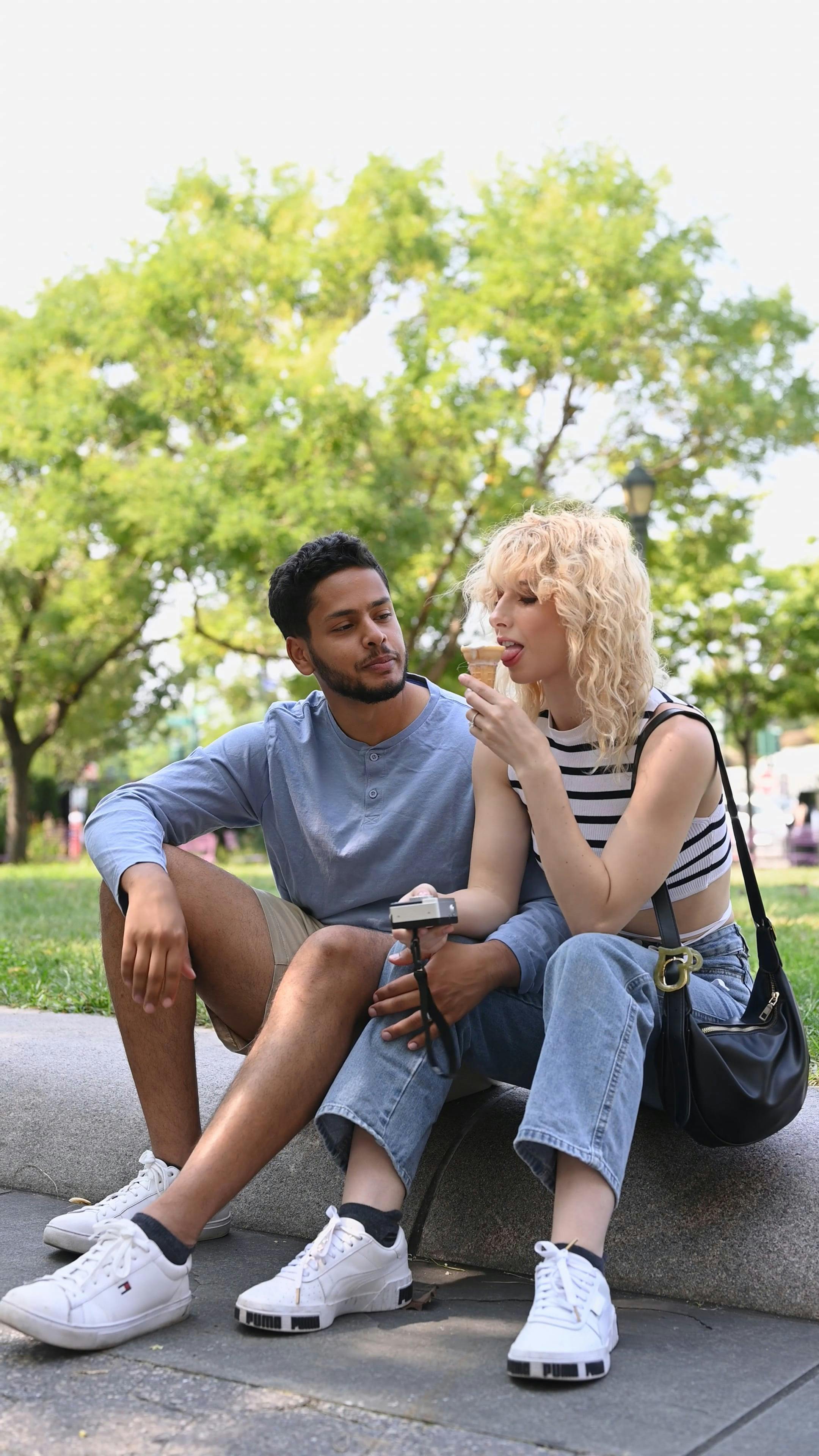 Lovers Sitting On Bench Videos, Download The BEST Free 4k Stock Video Footage & Lovers Sitting ...