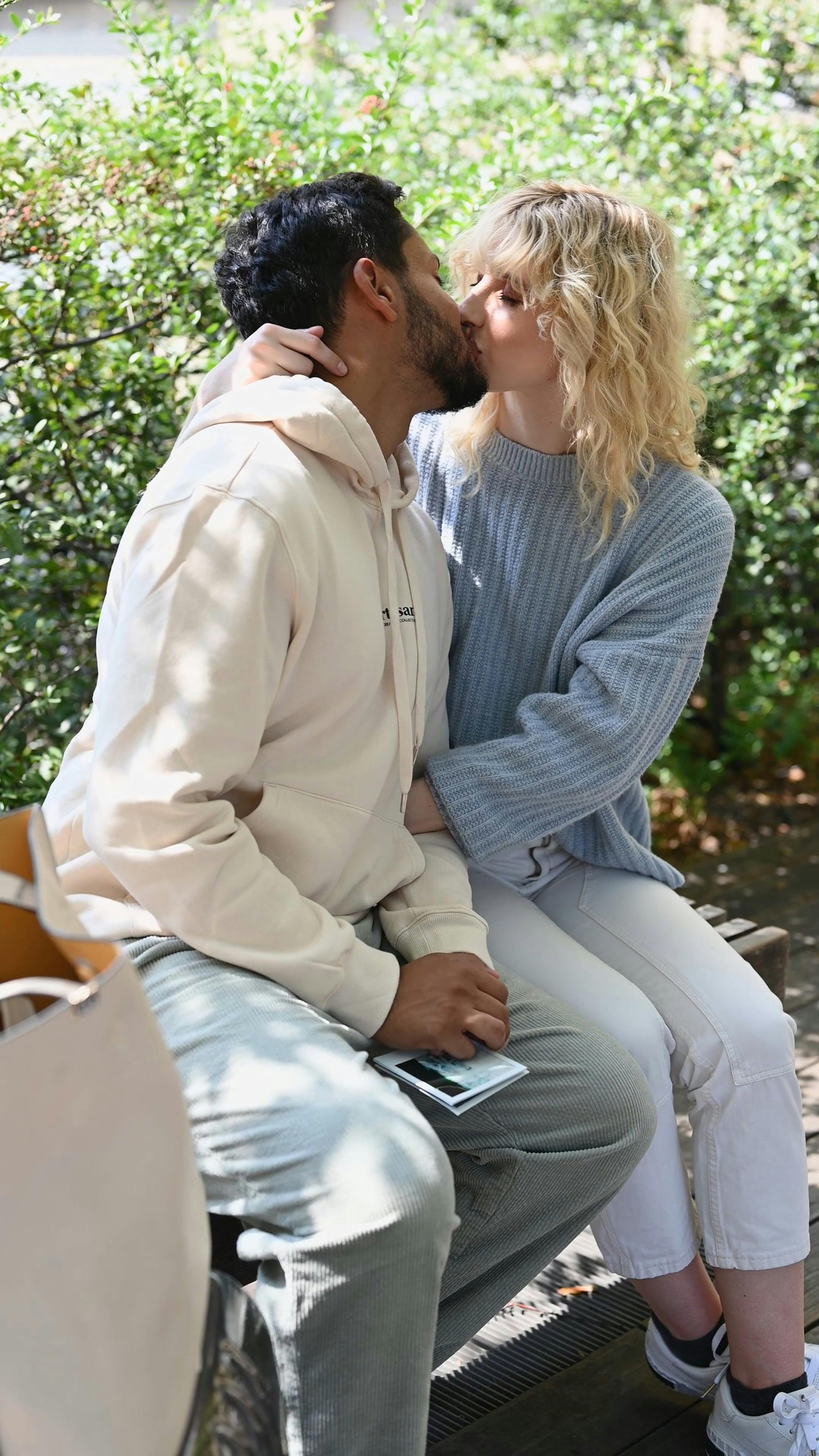 Vídeos de stock gratuitos sobre abrazando, abrazar, afecto, agradable ...