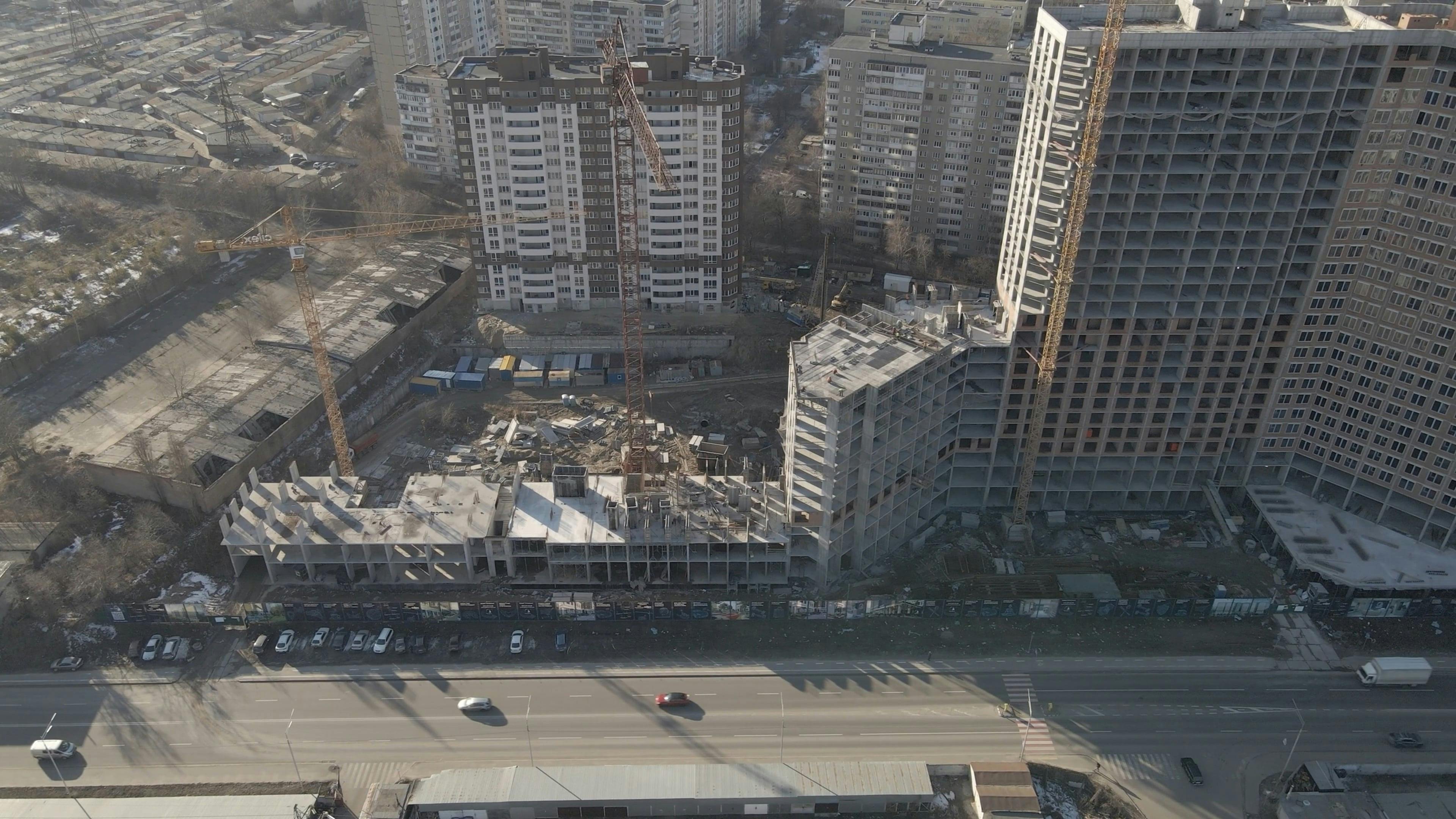 Vídeos de stock gratuitos sobre alto, ampliación del edificio ...