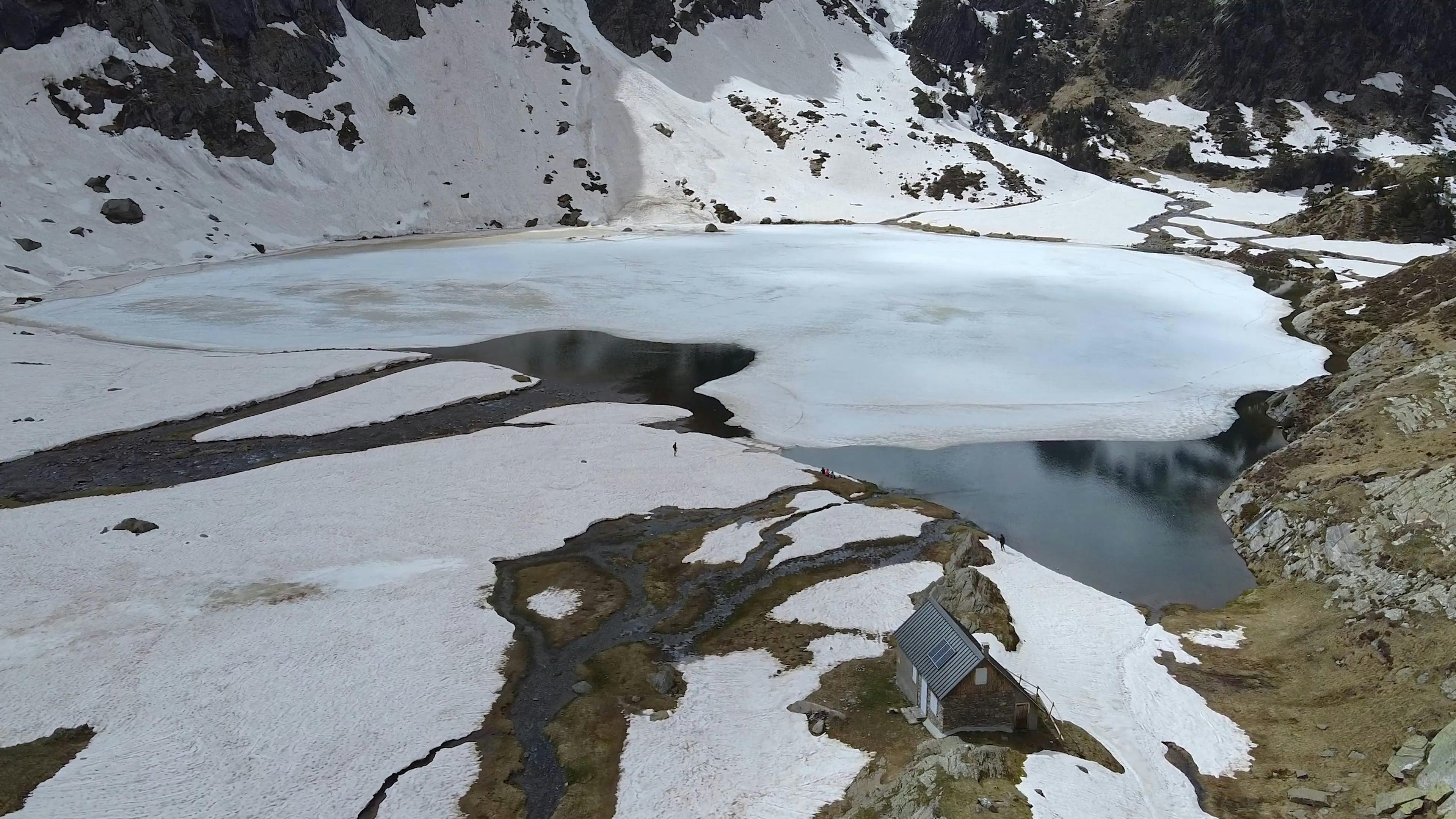 Vídeos de stock gratuitos sobre a orillas del lago, acantilado de ...